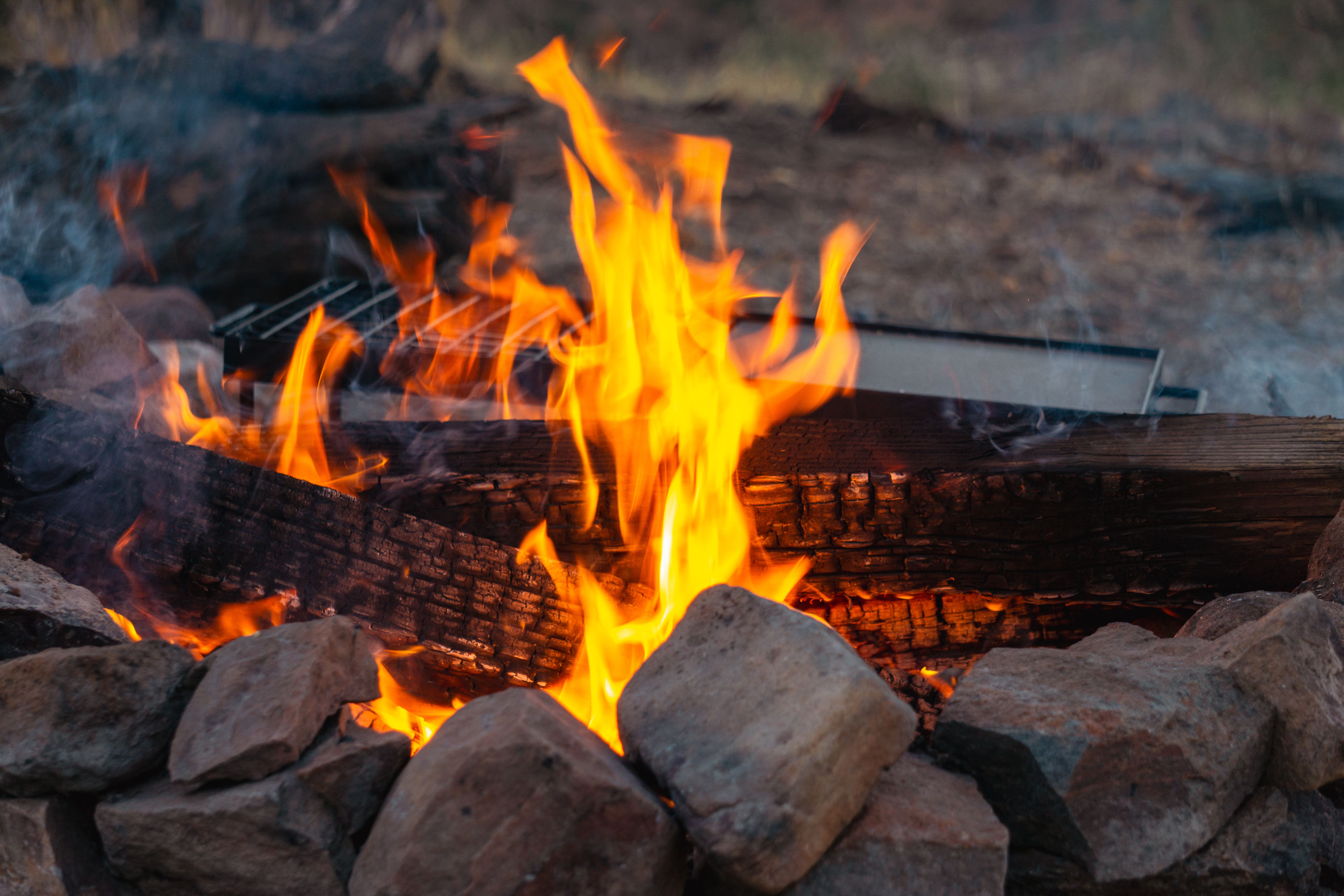 Warm Evening Campfire with Rustic Charm · Free Stock Photo
