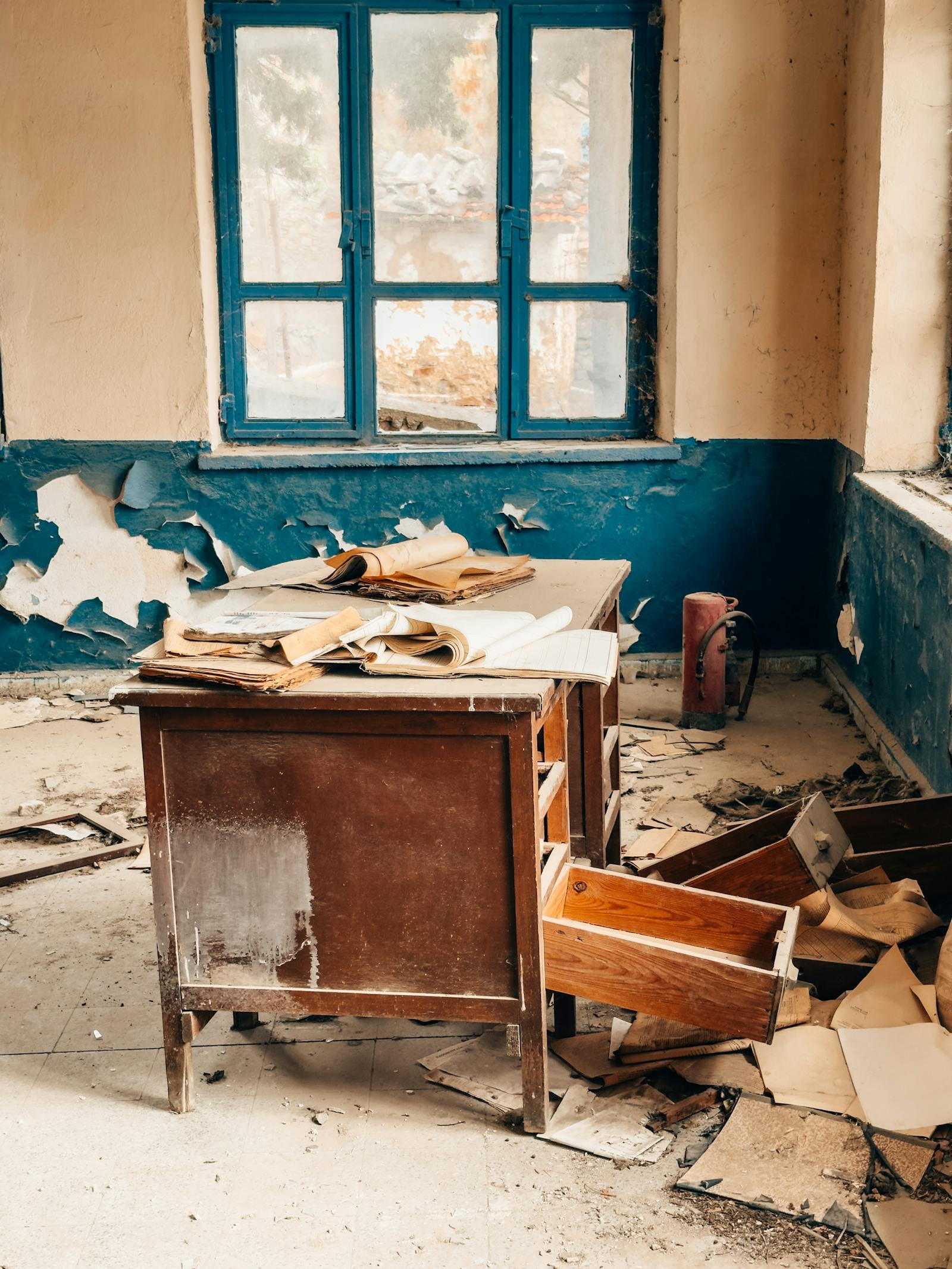 Empty Messy Classroom Photos, Download The BEST Free Empty Messy ...