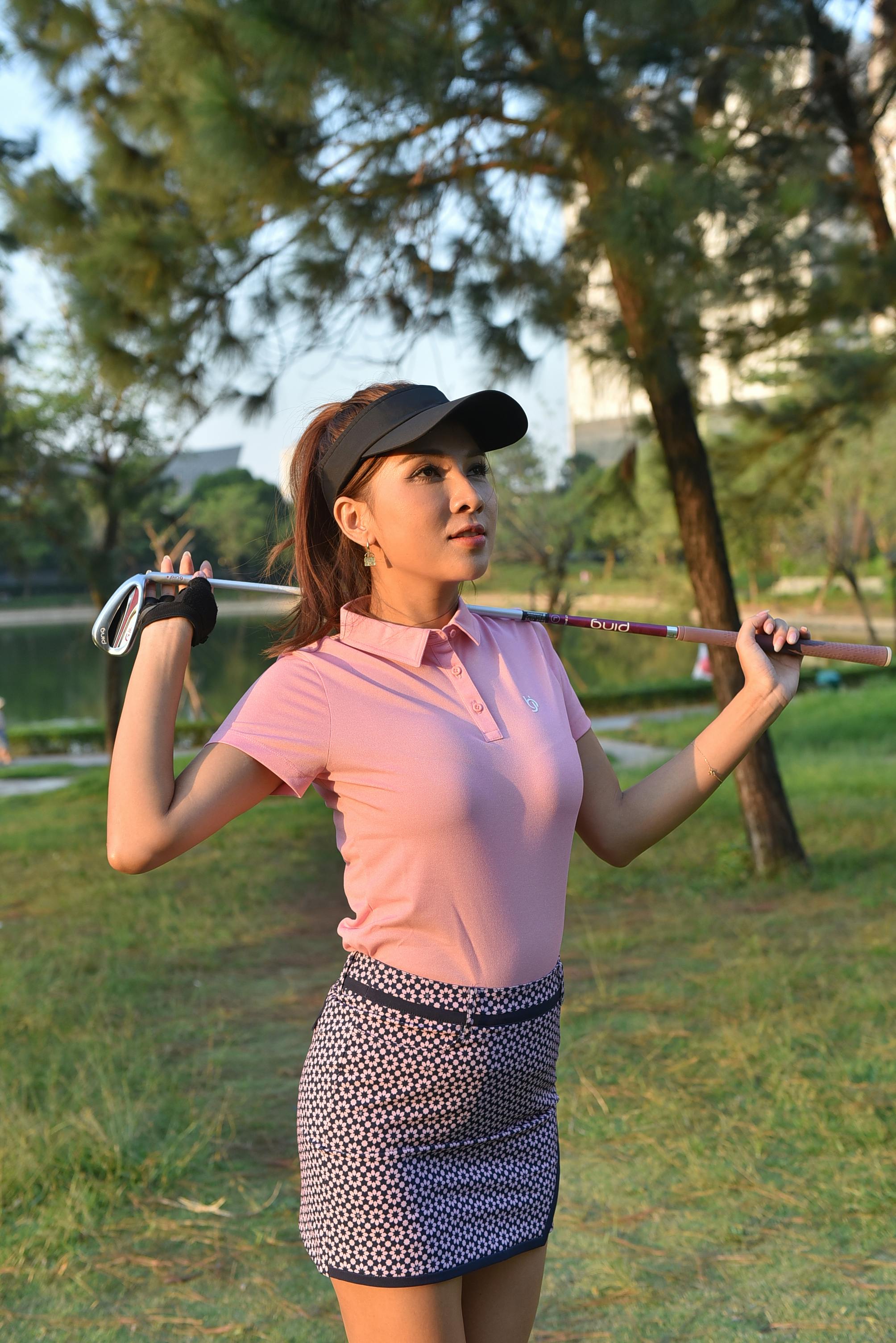 Woman Playing Golf · Free Stock Photo