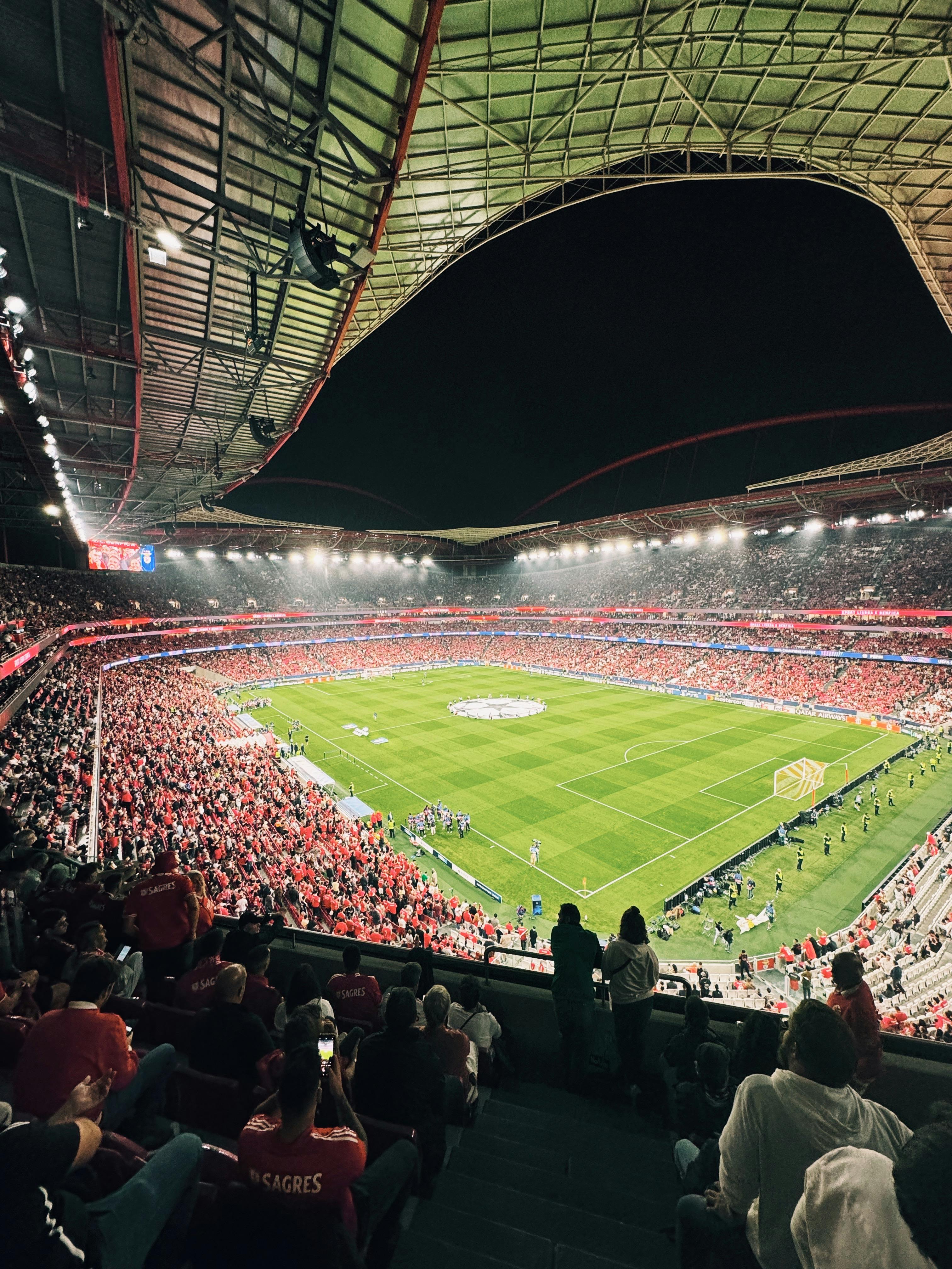 Vibrant Football Match at Estádio da Luz, Lisbon · Free Stock Photo