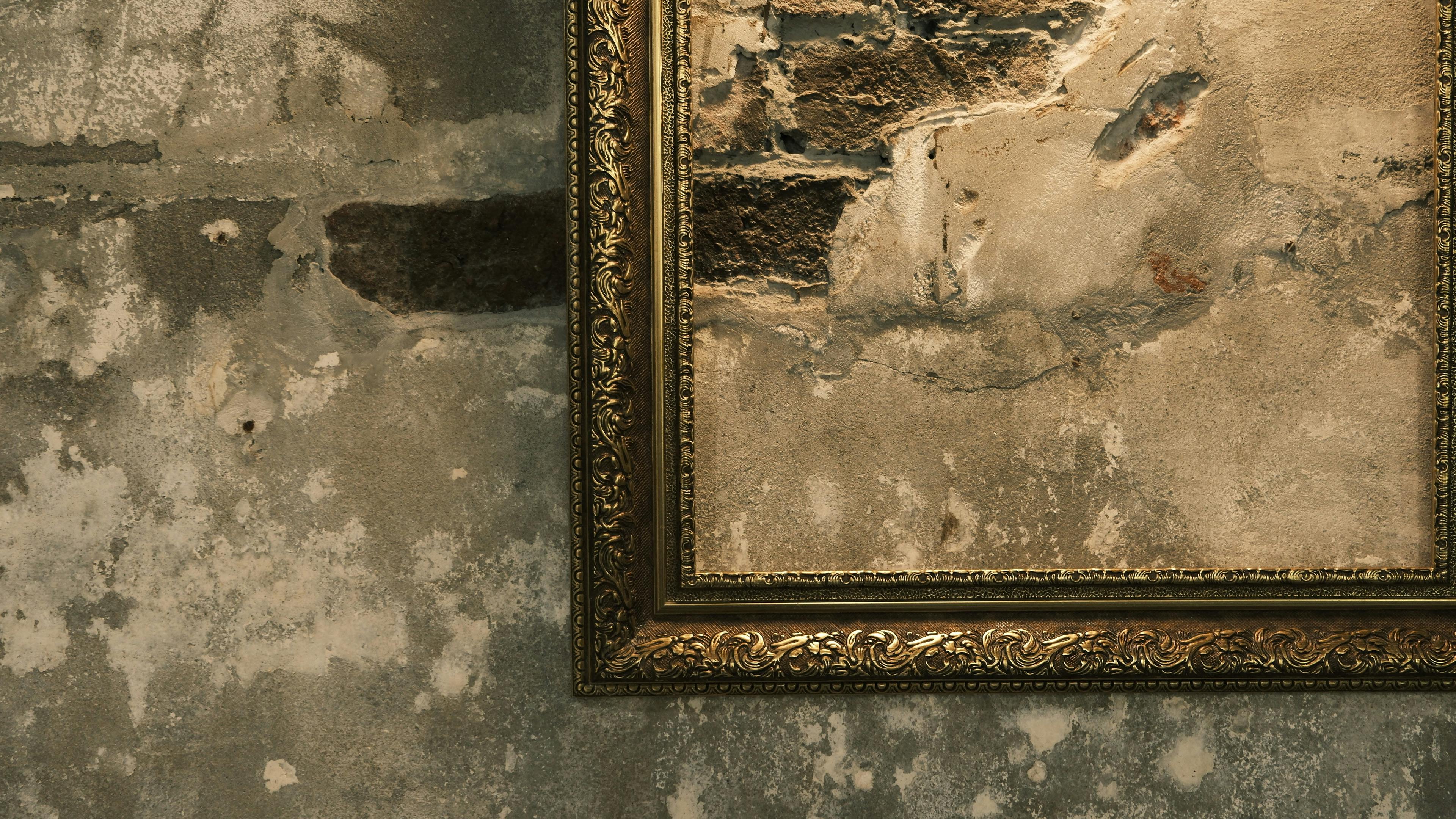 Rustic vintage wall with ornate frame detail · Free Stock Photo