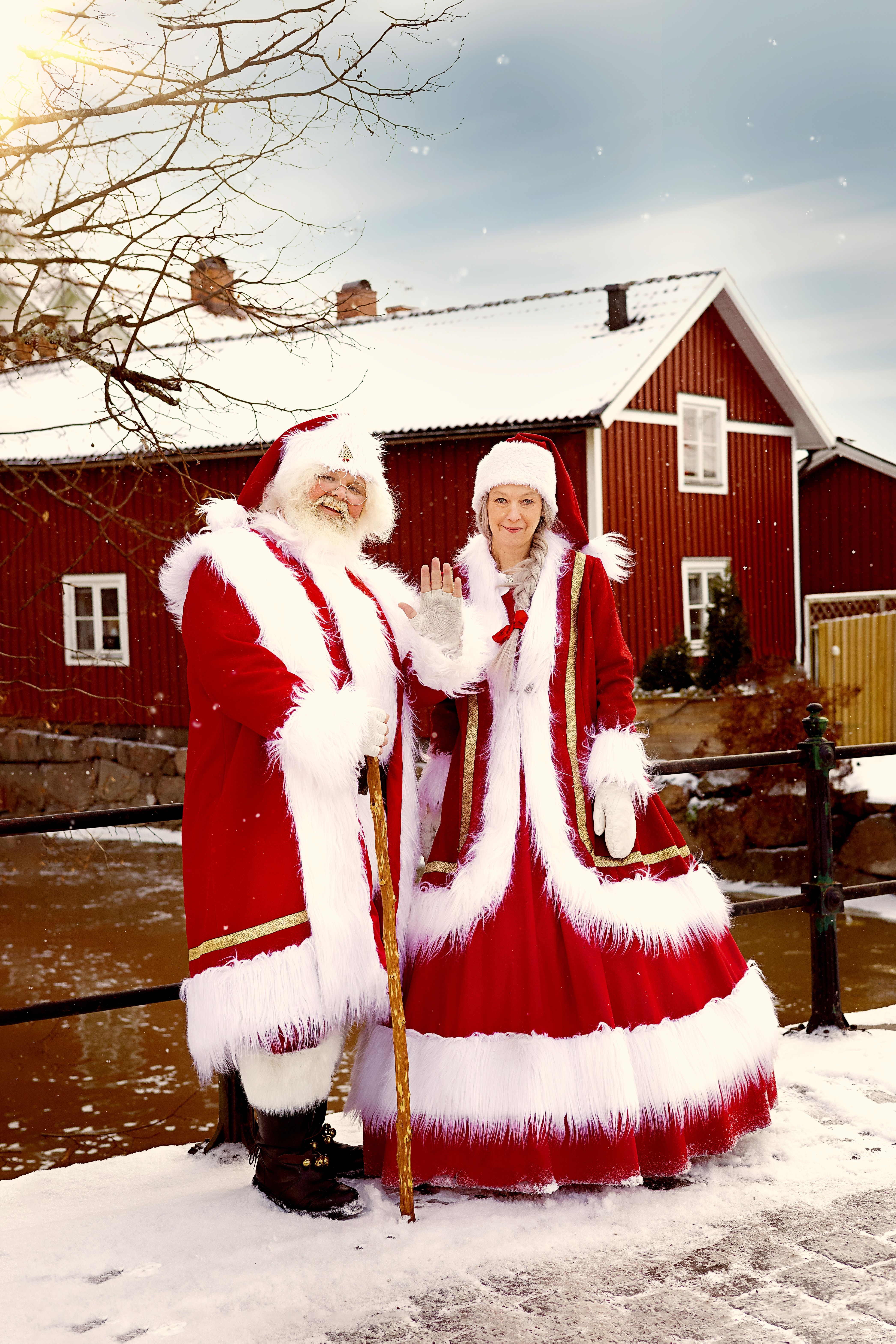 Santa and Mrs. Claus in Snowy Winter Scene · Free Stock Photo