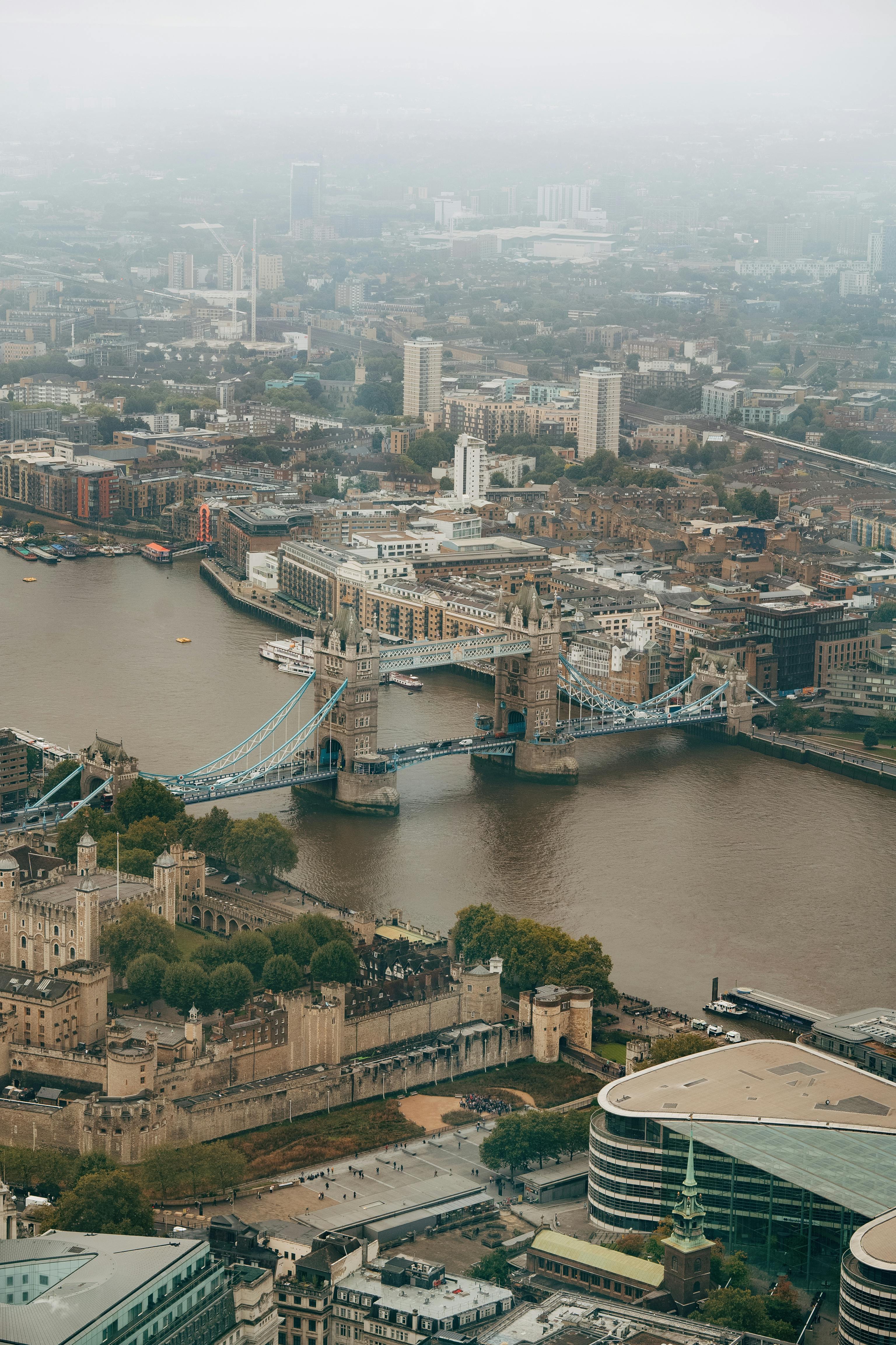 Vista Aérea Da Tower Bridge Sobre O Rio Tâmisa · Foto profissional gratuita