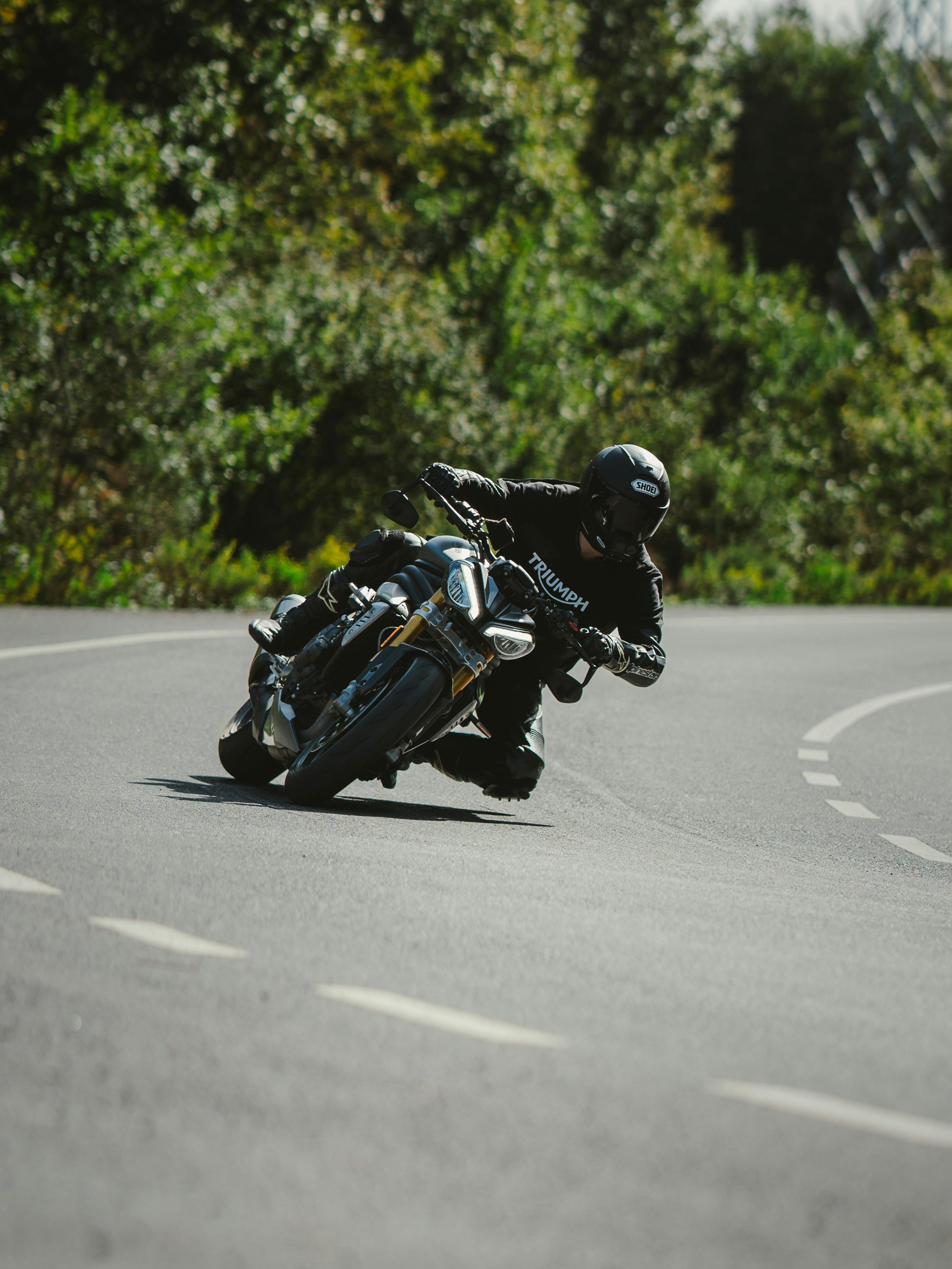 Motorcyclist Leaning on Curve in Action Shot · Free Stock Photo