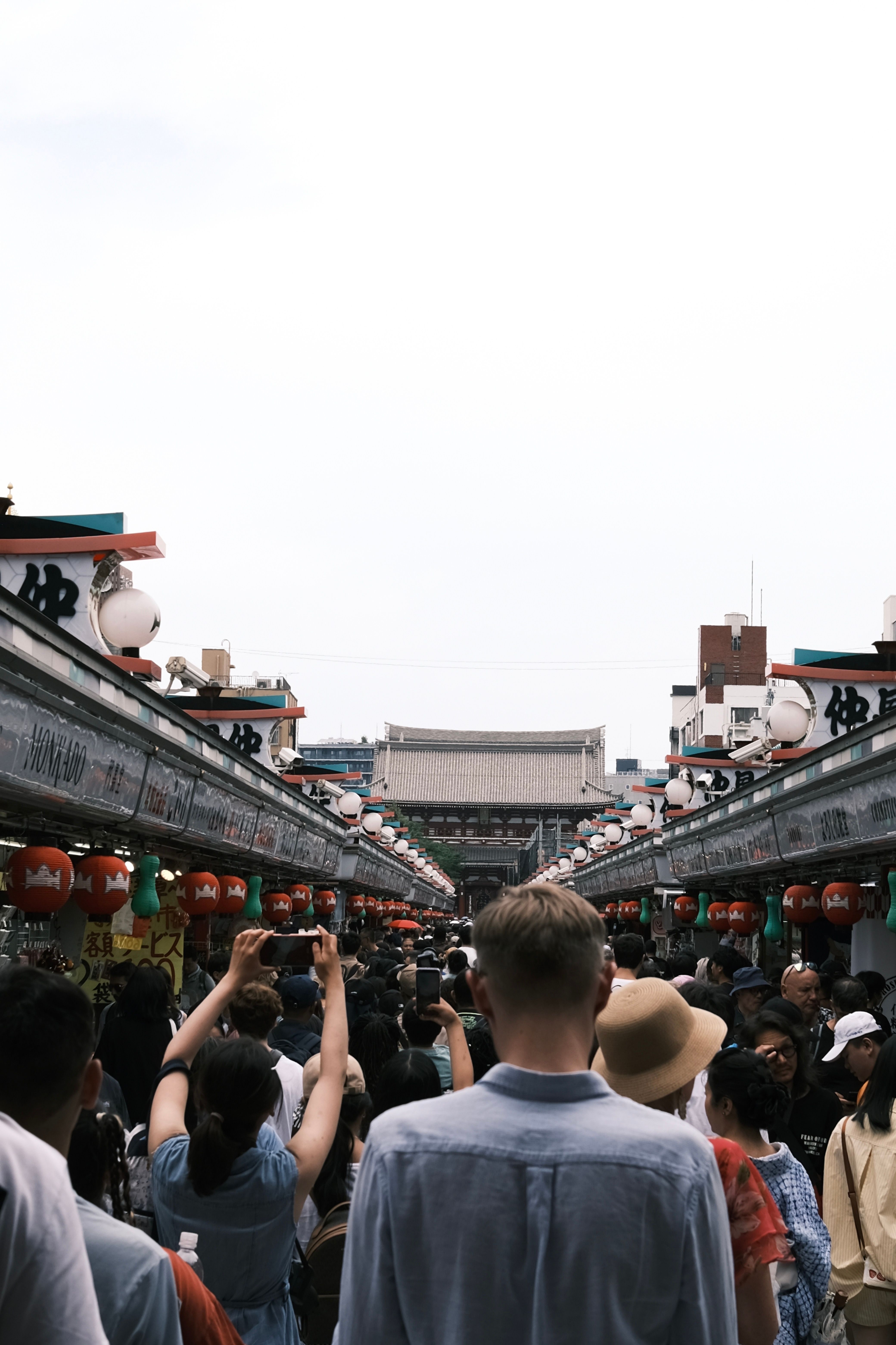 Bustling Street Market Leading to Senso-ji Temple · Free Stock Photo