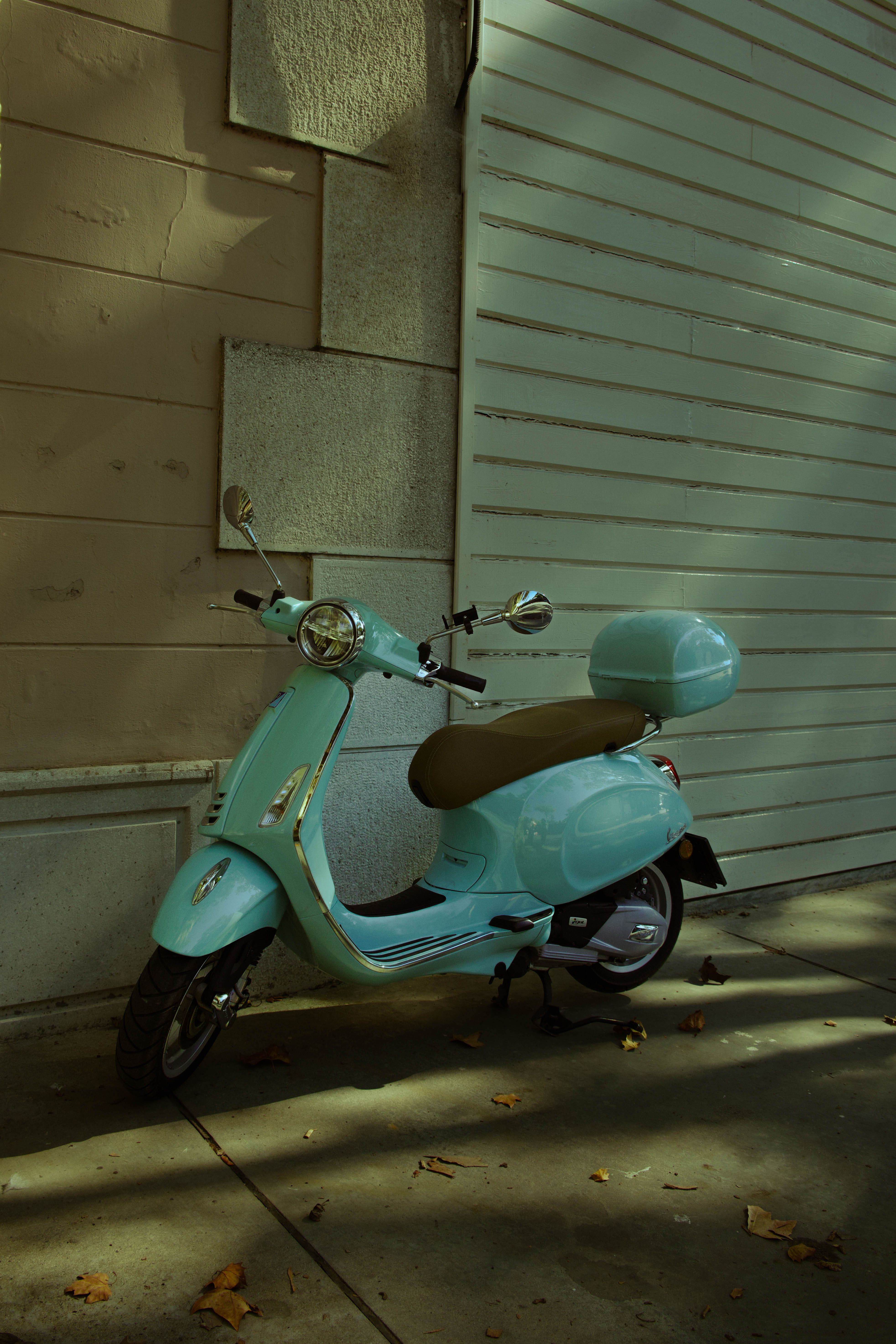 Vintage Scooter in Istanbul Street Scene · Free Stock Photo