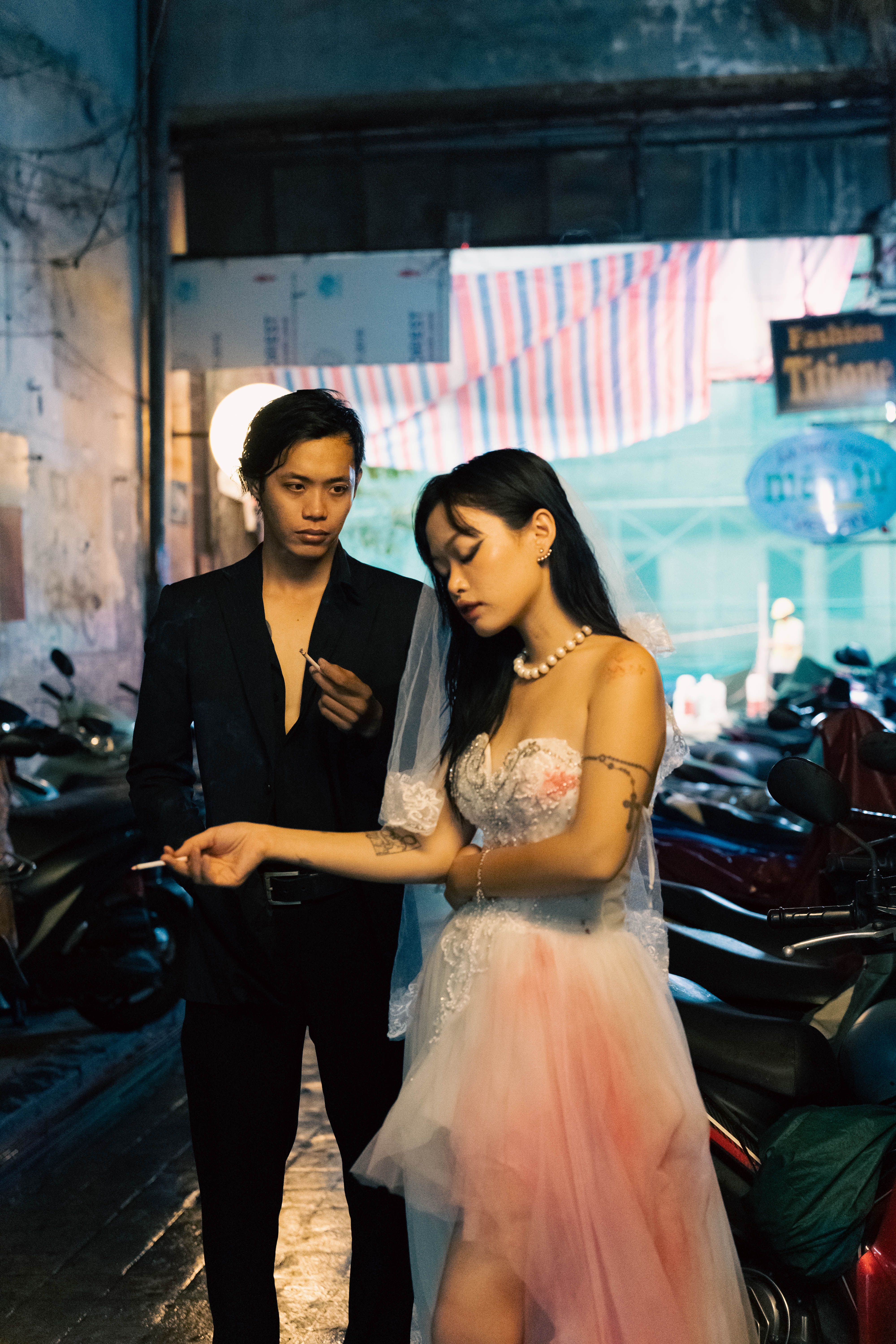 Urban Wedding Scene with Bride and Groom · Free Stock Photo