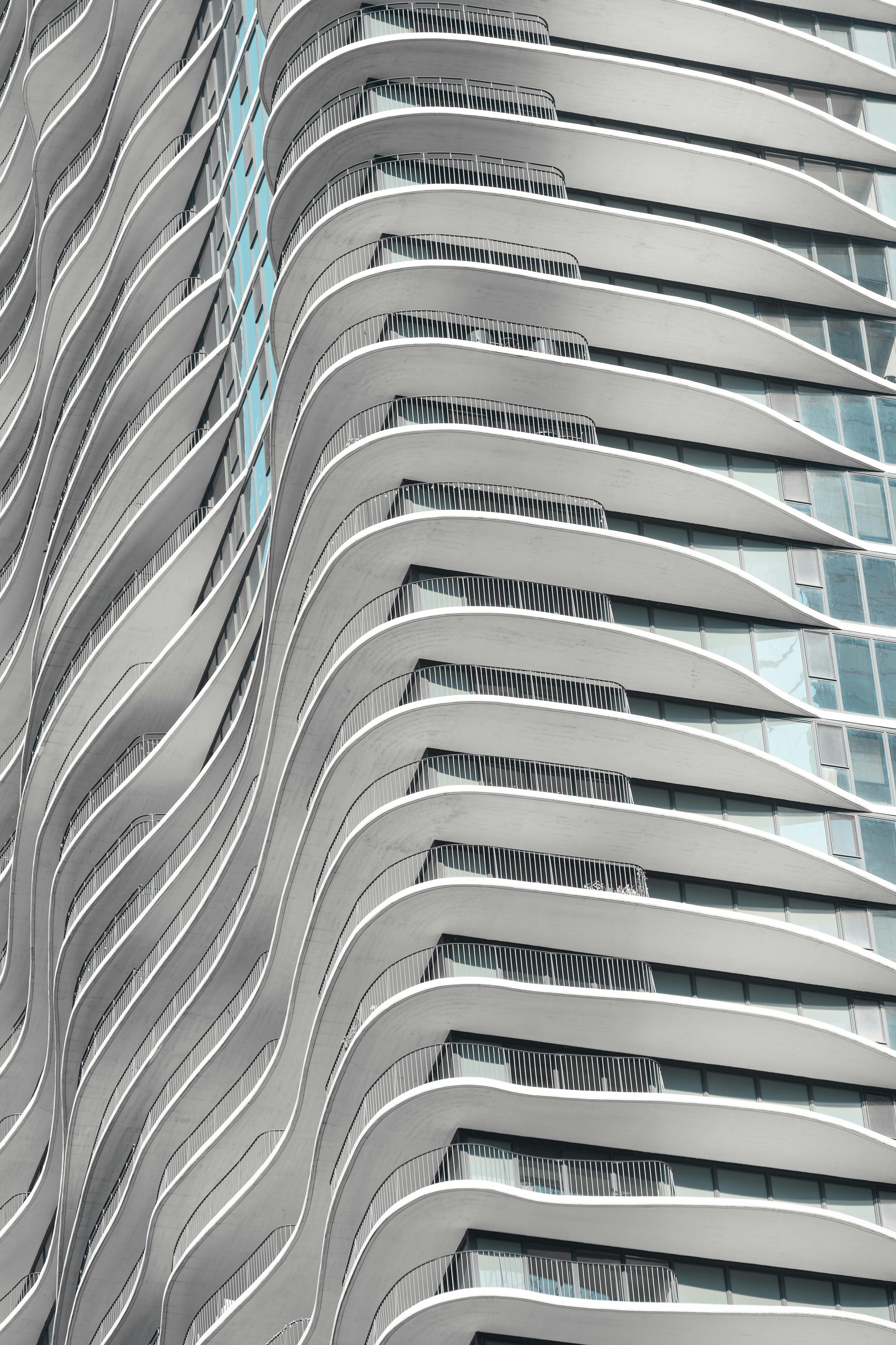 Modern Wavy Facade of Skyscraper Architecture · Free Stock Photo