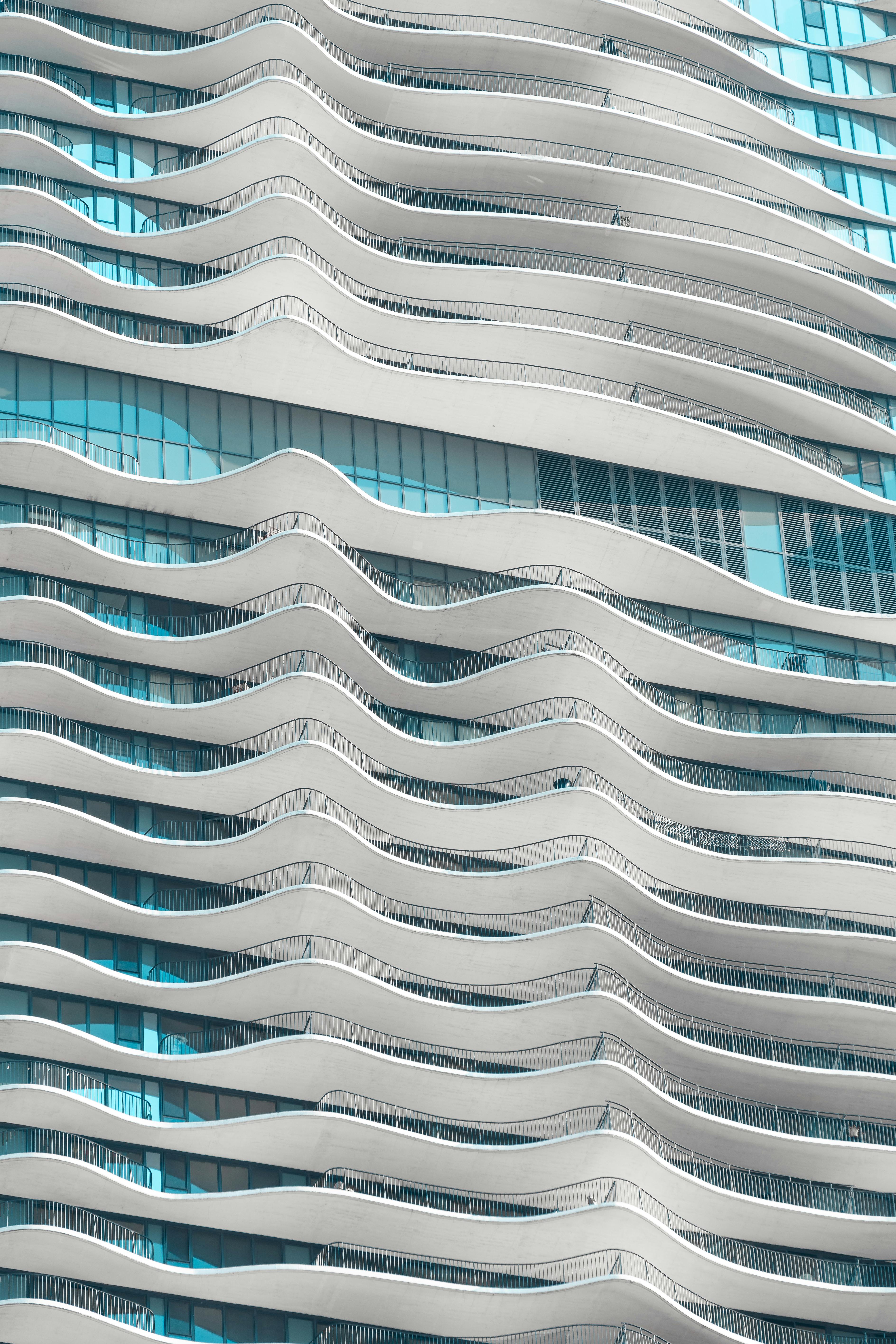 Modern Wavy Facade of Aqua Tower in Chicago · Free Stock Photo