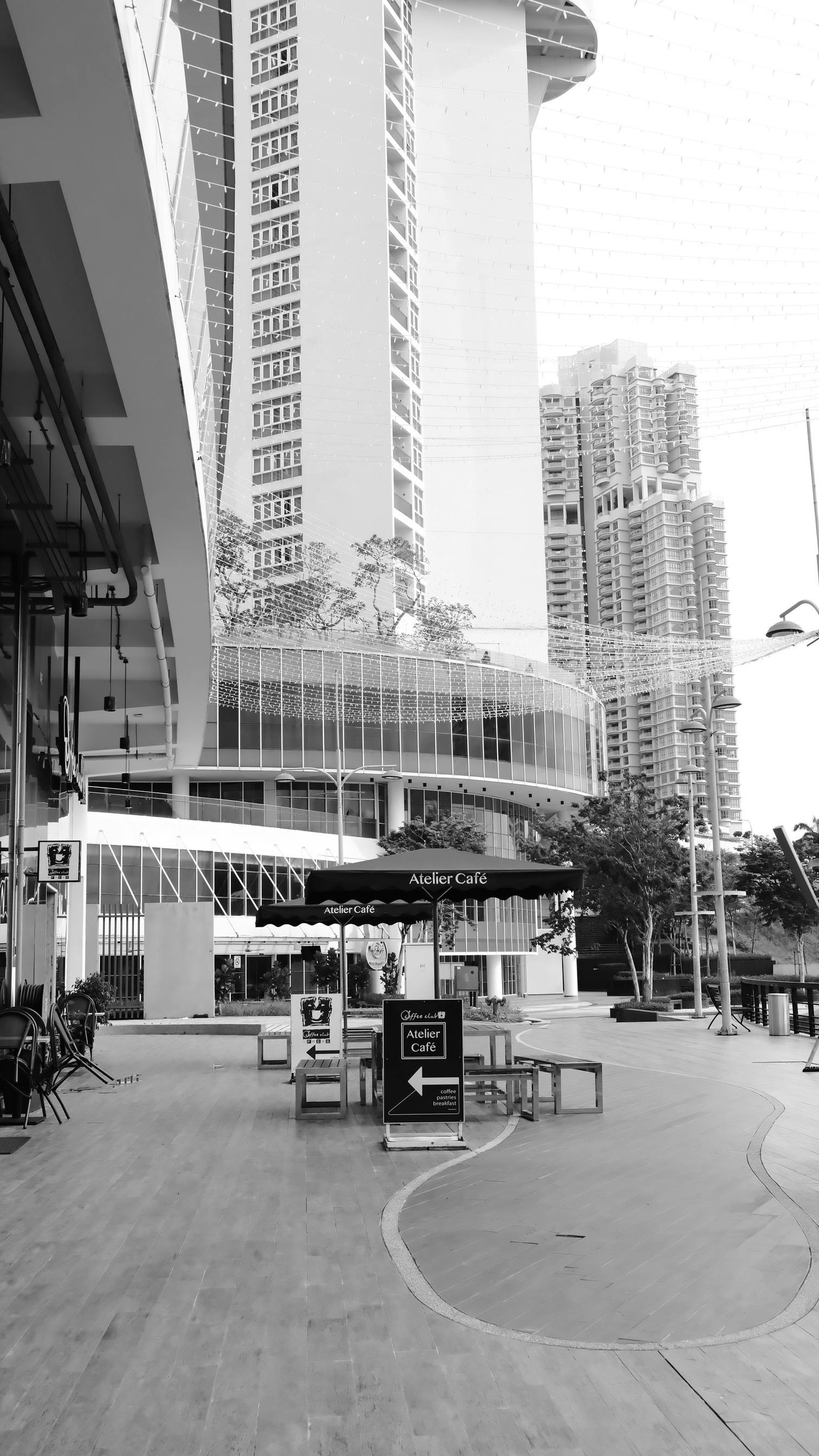 Modern Urban Street Scene with Skyscrapers · Free Stock Photo