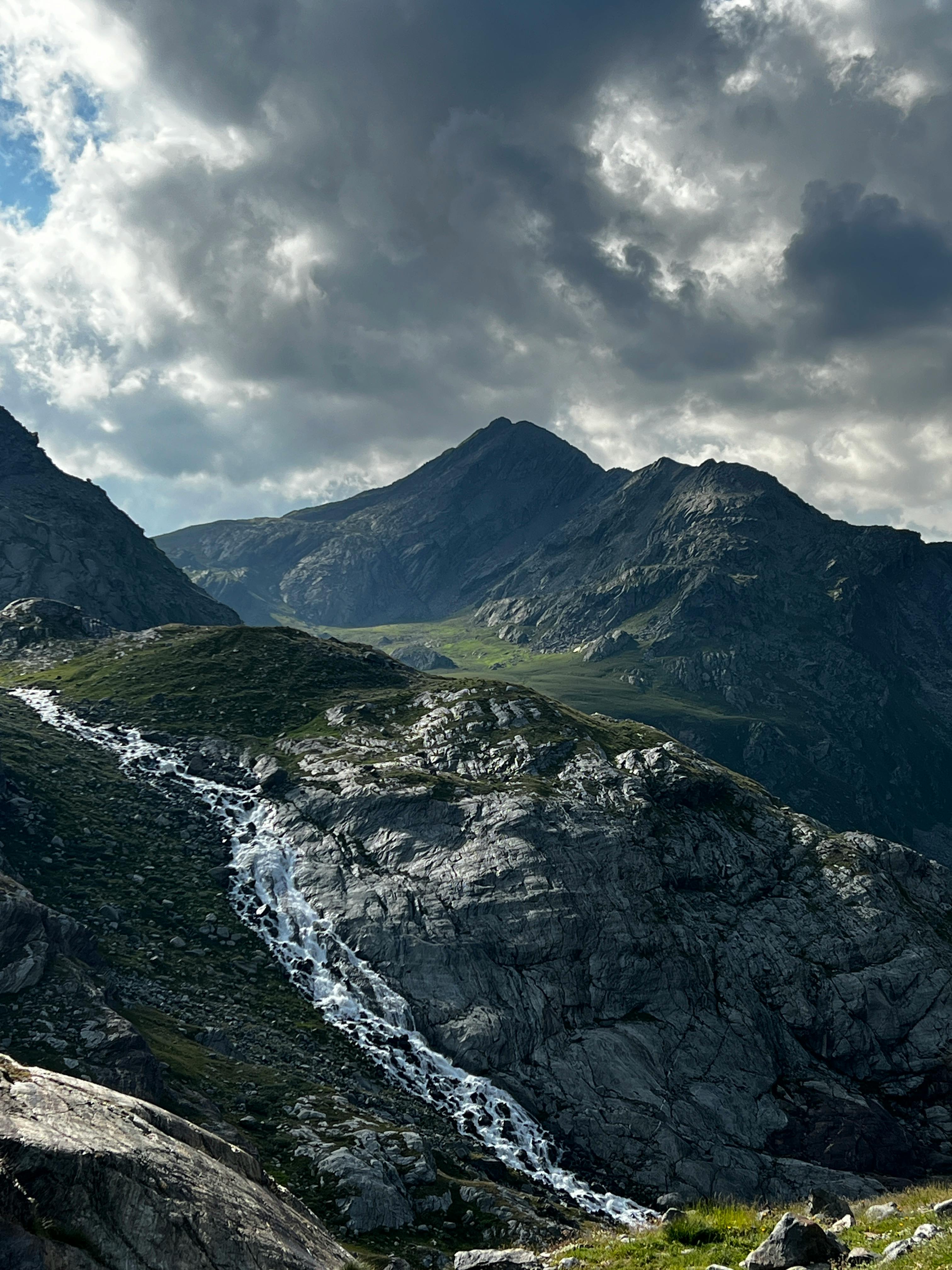 Spectacular Alpine Landscape with Jagged Peaks · Free Stock Photo