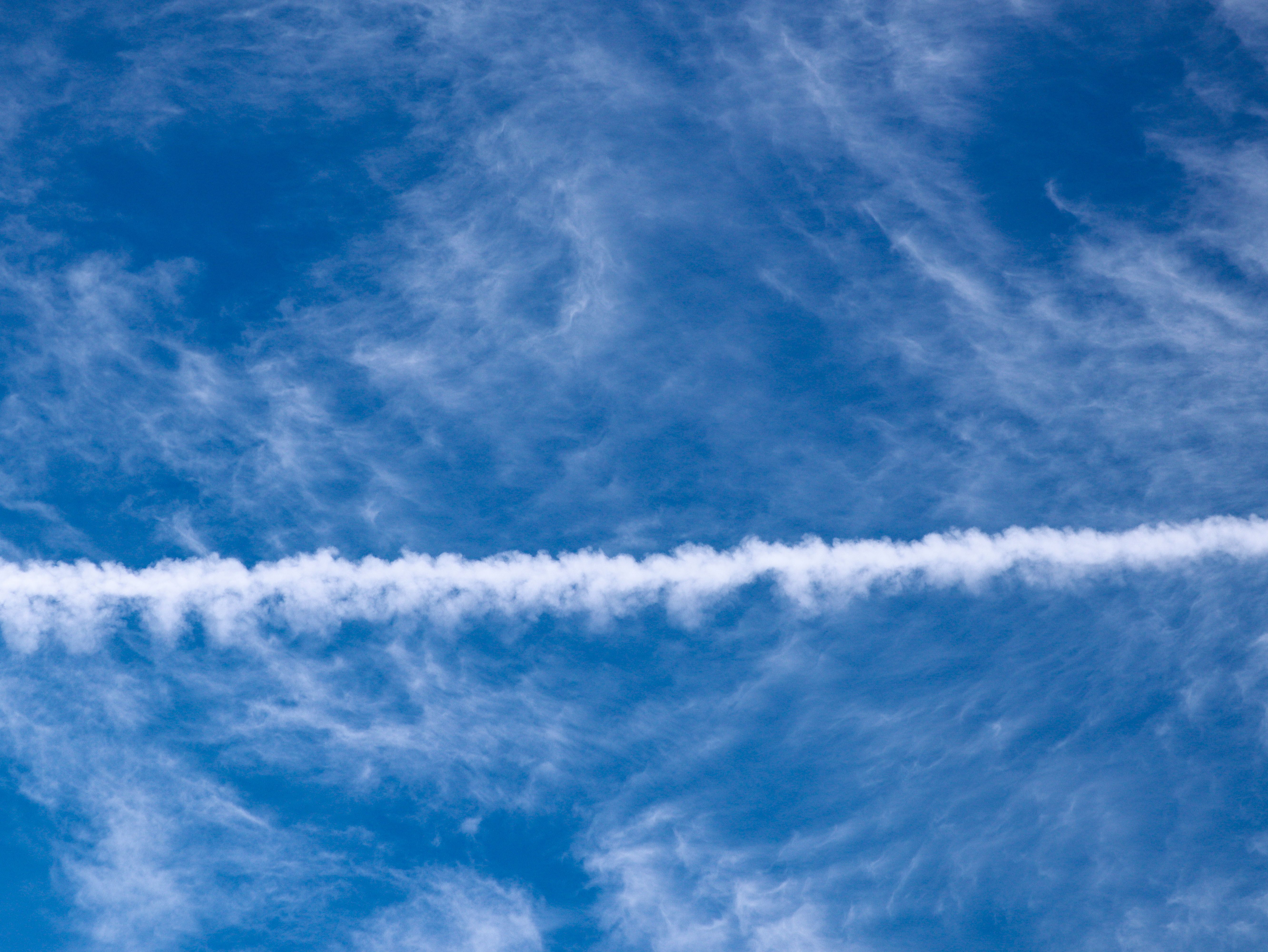 Clear Blue Sky with Contrail Cloud Formation · Free Stock Photo
