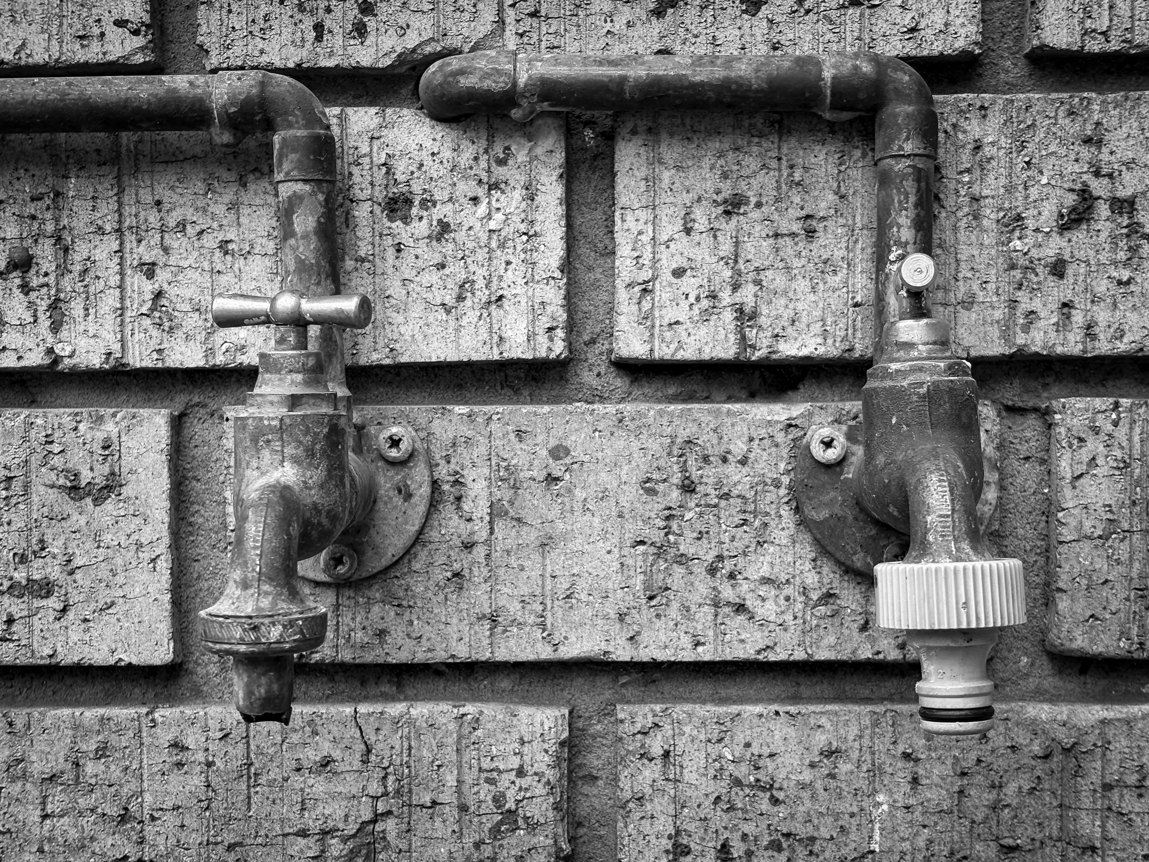 Rustic Outdoor Plumbing Pipes and Taps · Free Stock Photo