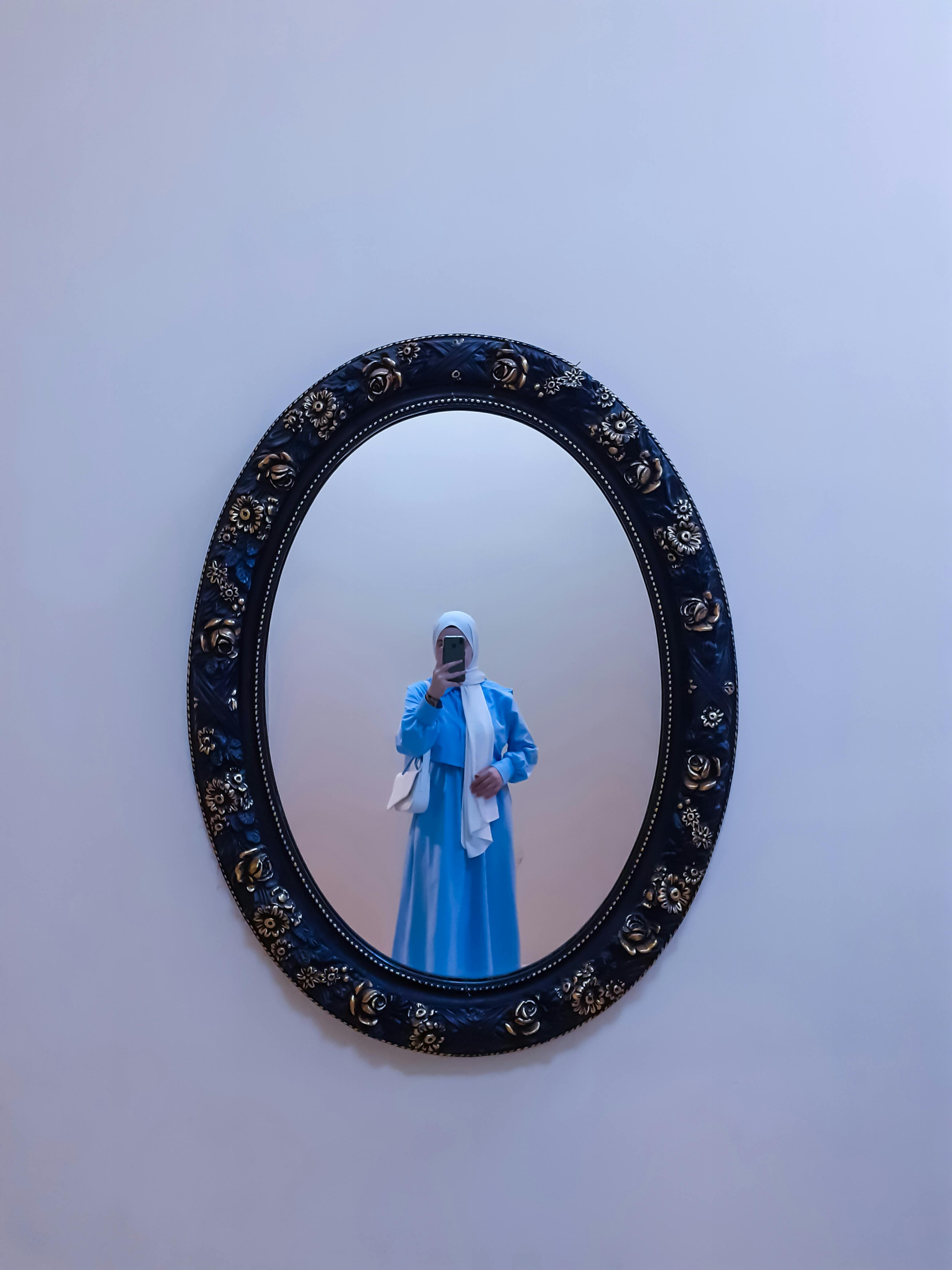 Reflection in Ornate Blue Oval Mirror · Free Stock Photo