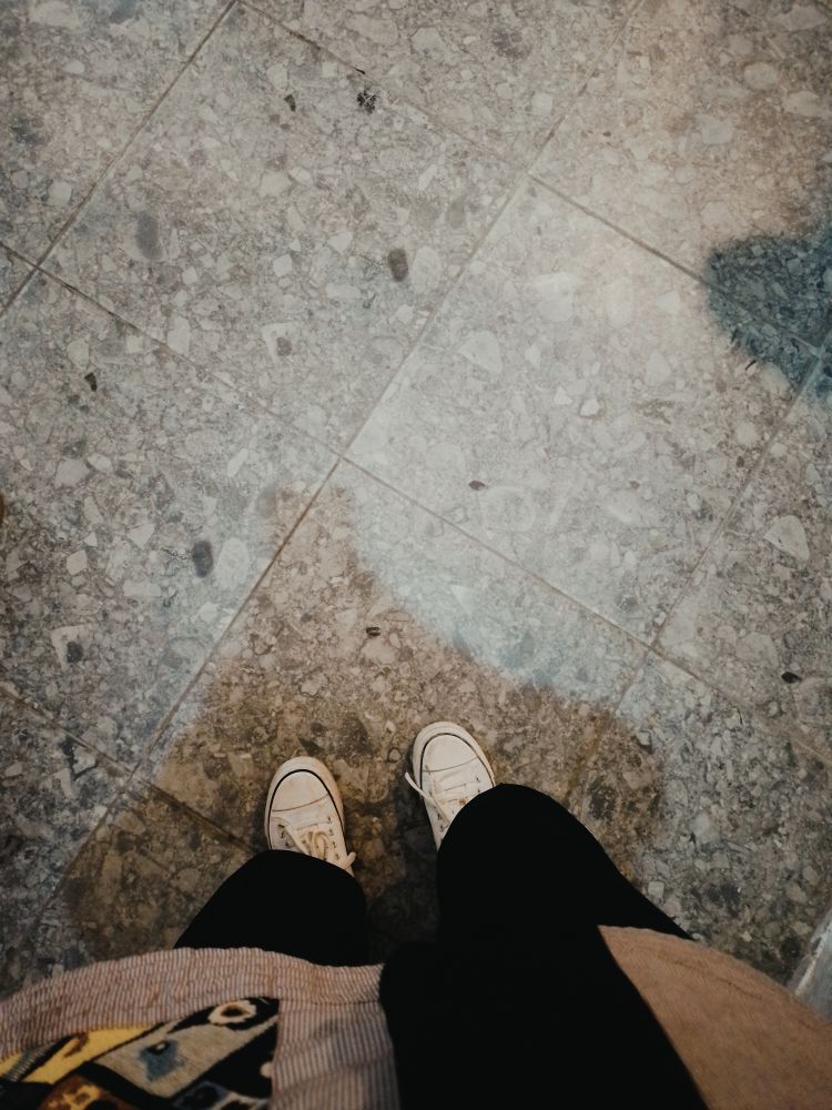 Looking At The Floor Photos, Download The BEST Free Looking At The ...