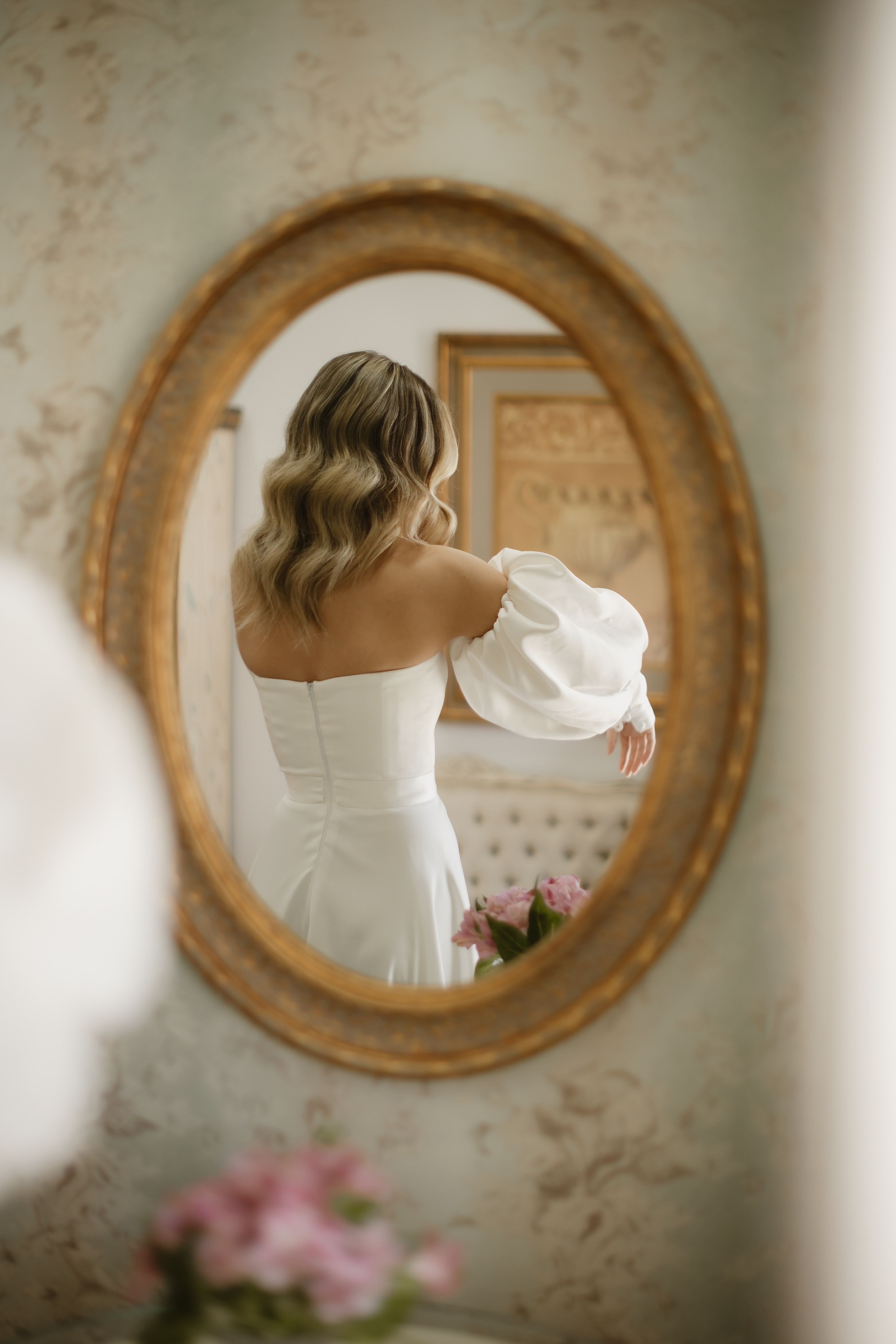 Elegant Bridal Reflection in Vintage Mirror · Free Stock Photo