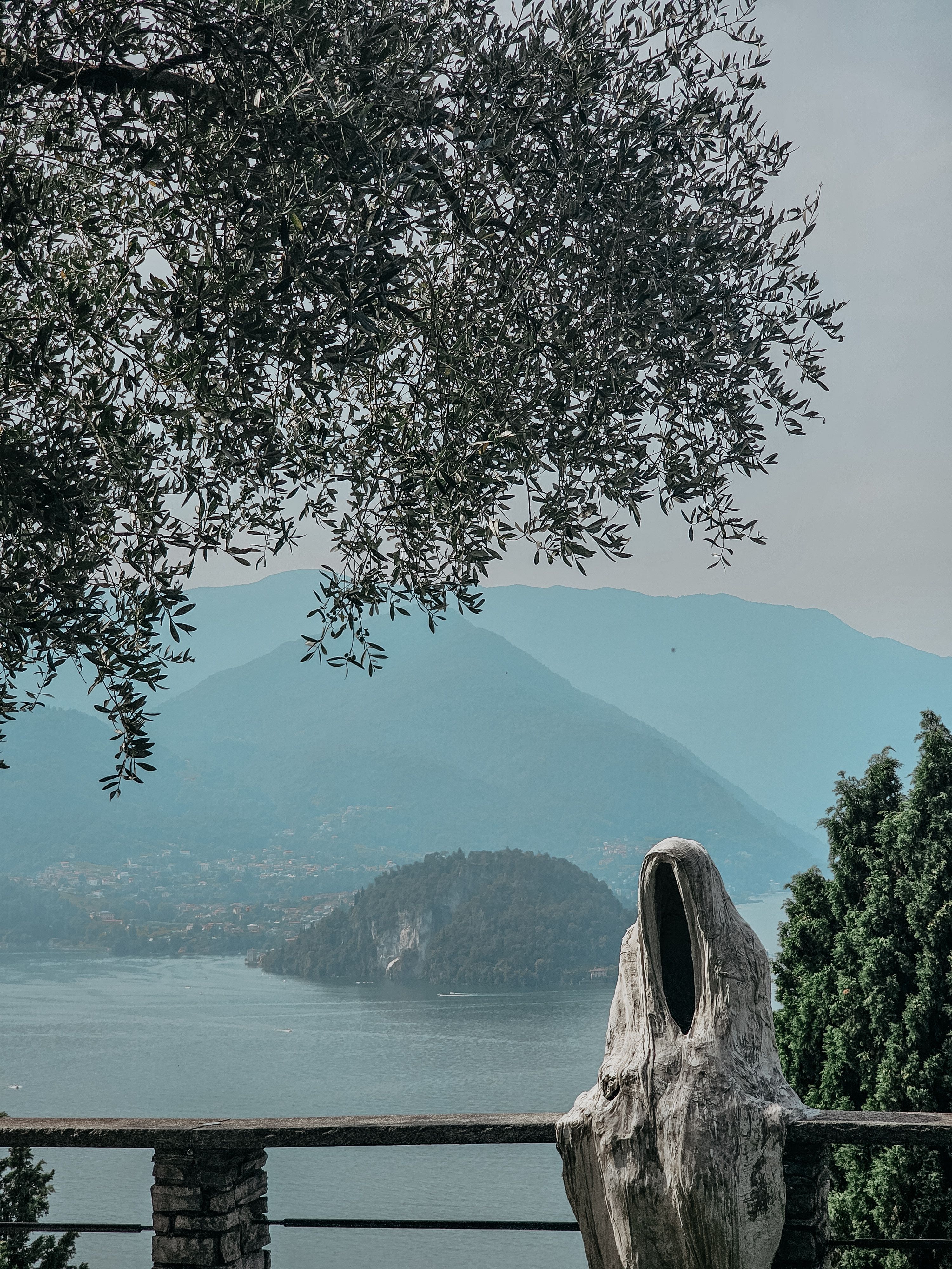 Scenic View of Lake Como with Unique Sculpture · Free Stock Photo