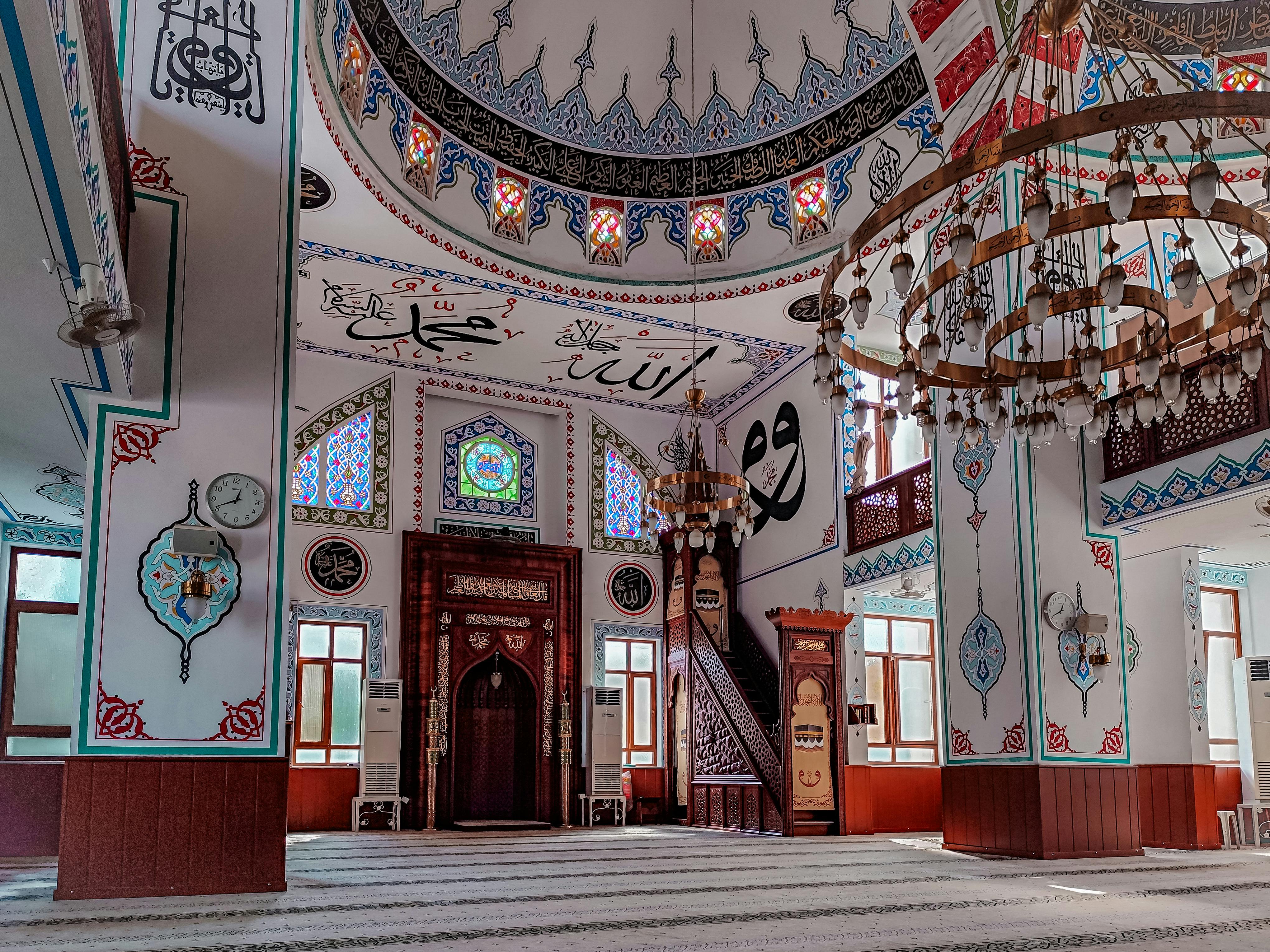 Intricate Mosque Interior with Islamic Art · Free Stock Photo