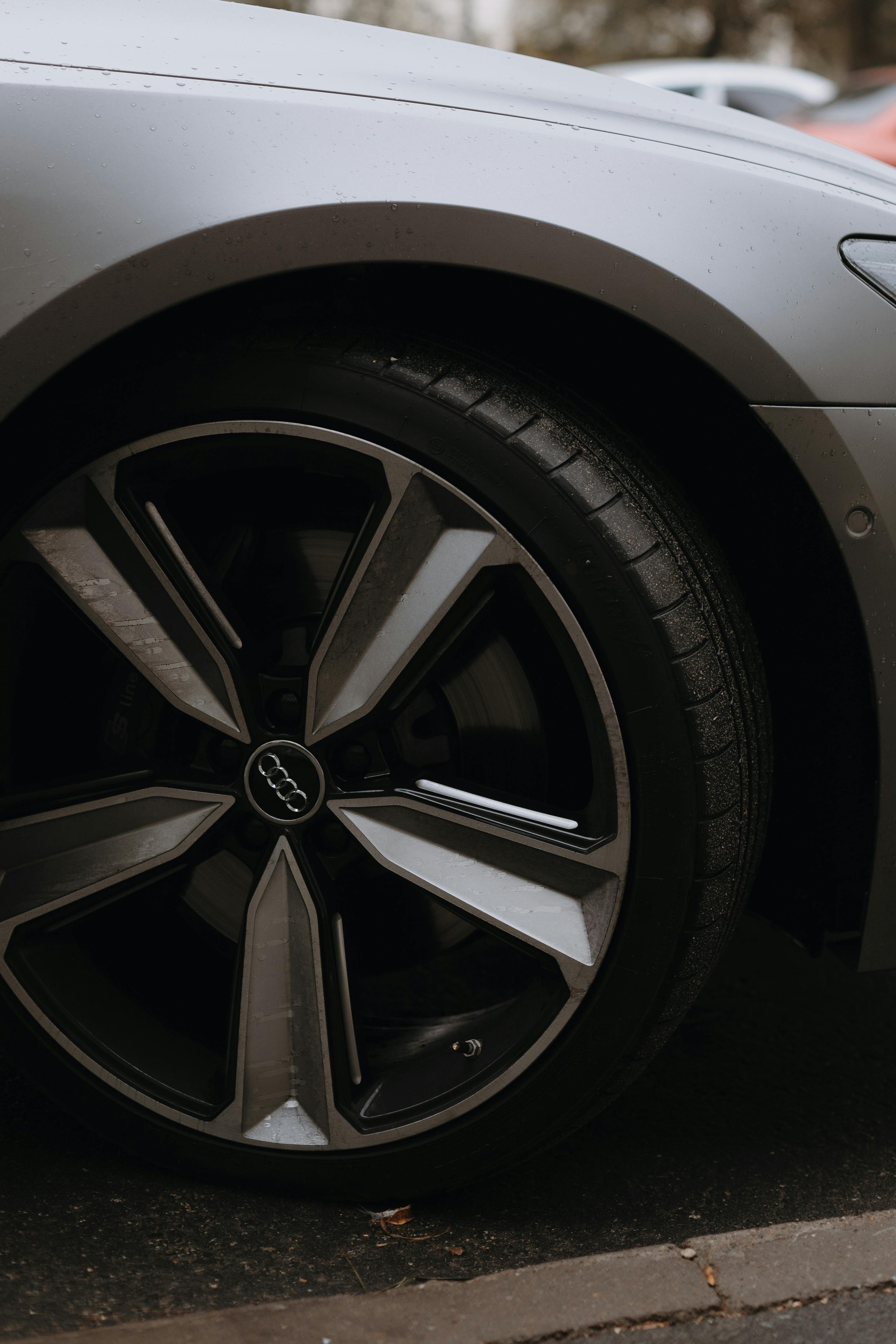 Close-up of Luxury Car Wheel Design · Free Stock Photo