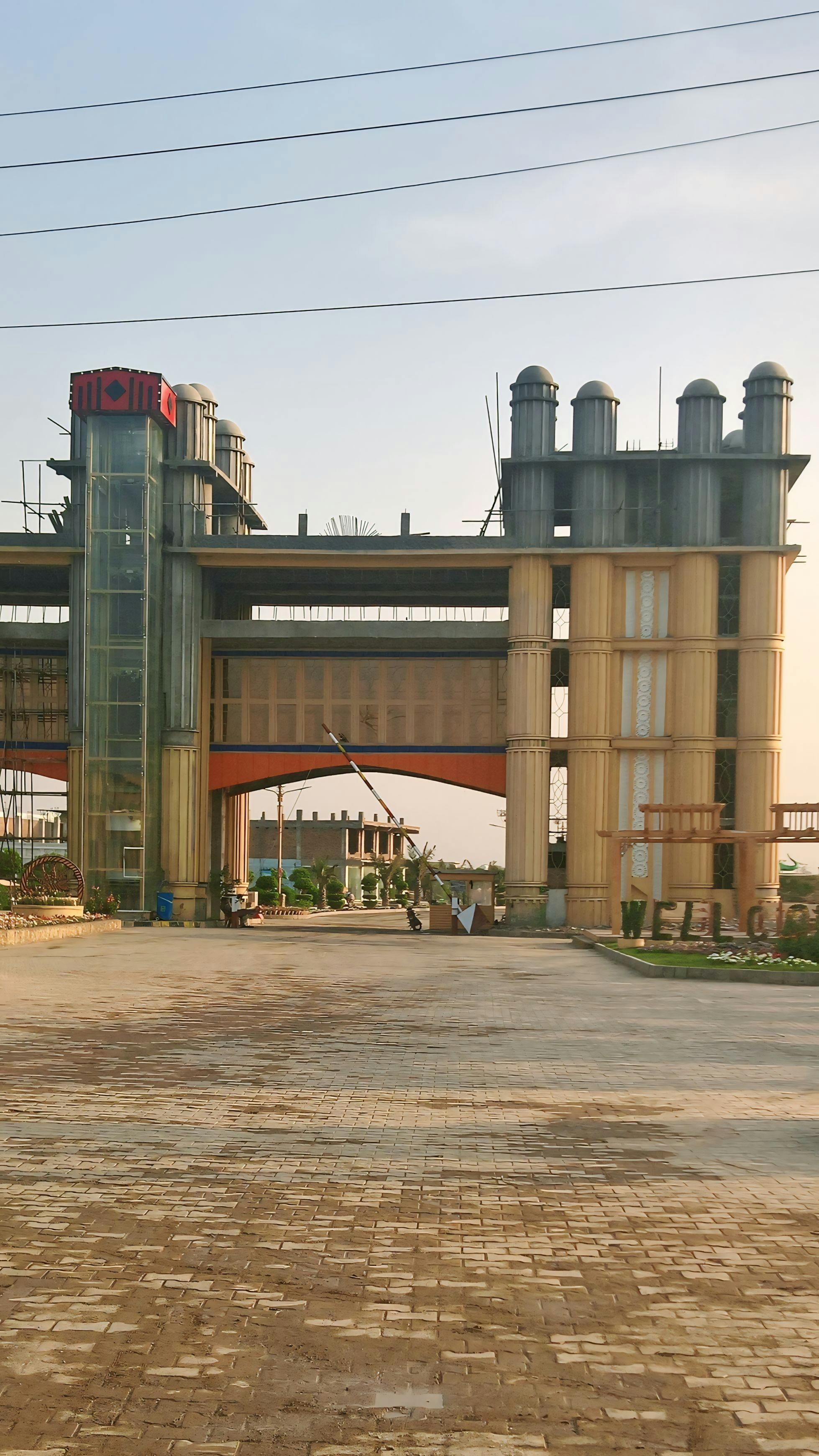 Grand Entrance Gate in Pakistan under Clear Sky · Free Stock Photo