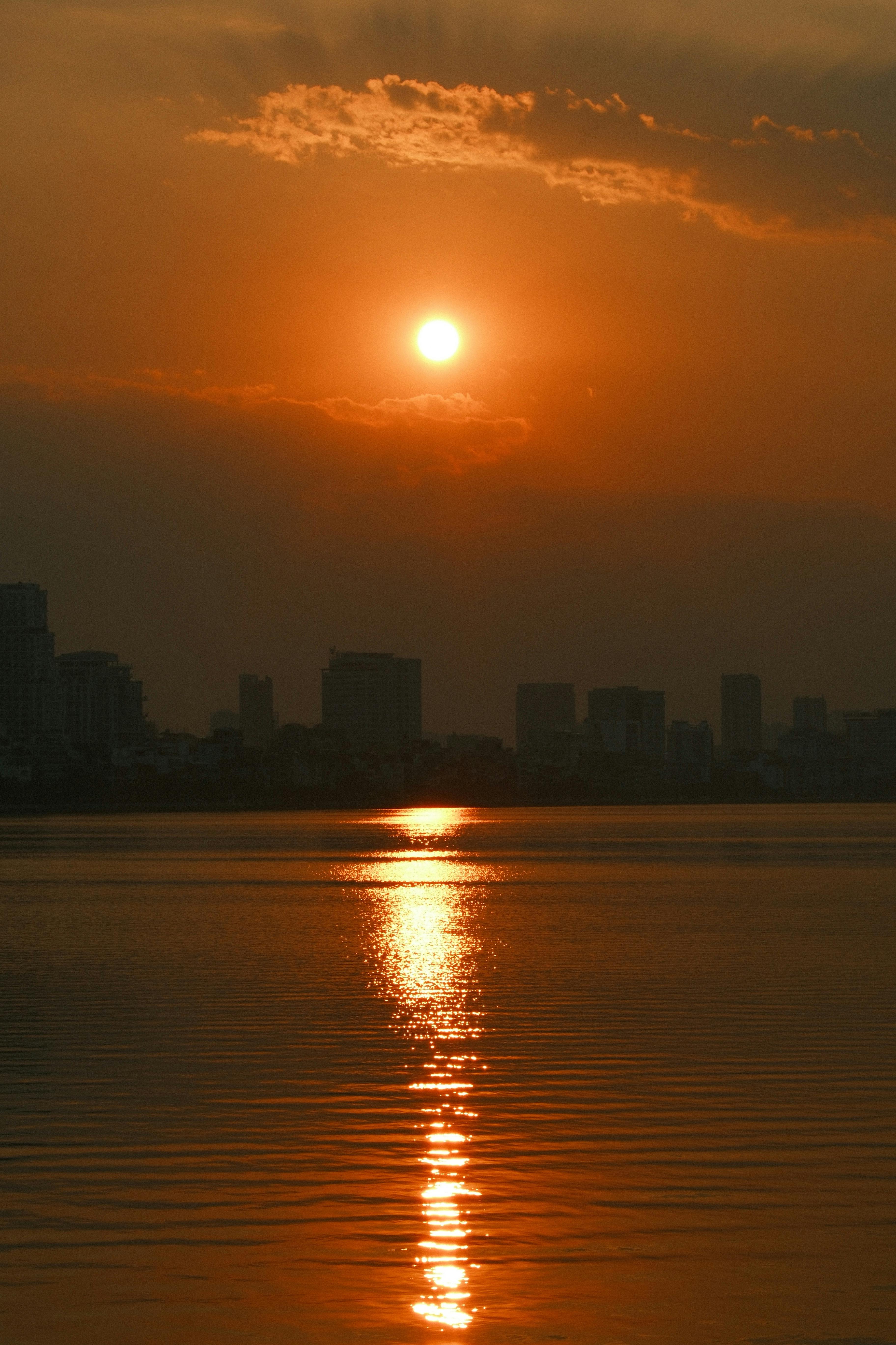 Stunning Sunset over Hanoi Lake Skyline · Free Stock Photo