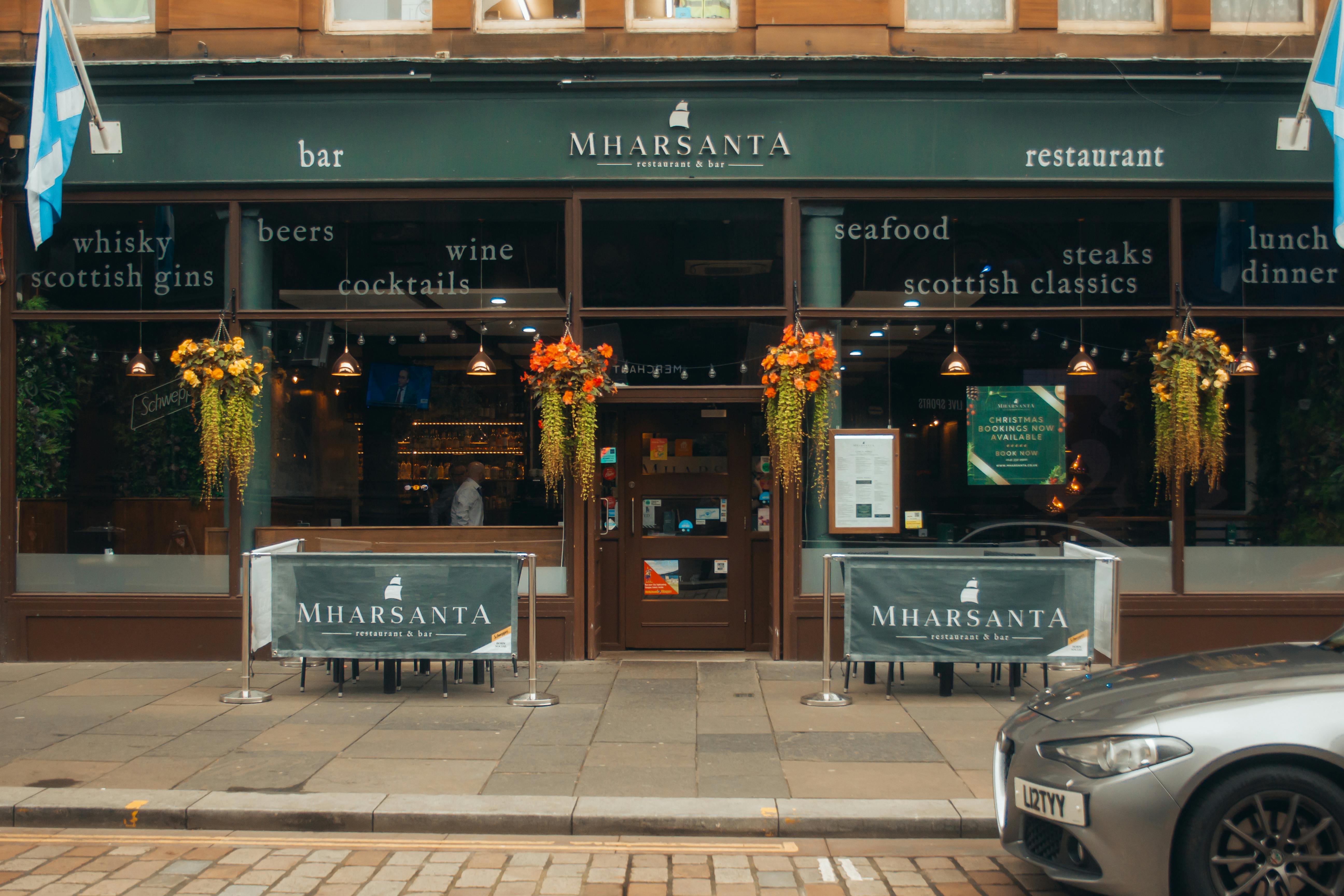 Charming Scottish Restaurant Exterior with Decor · Free Stock Photo