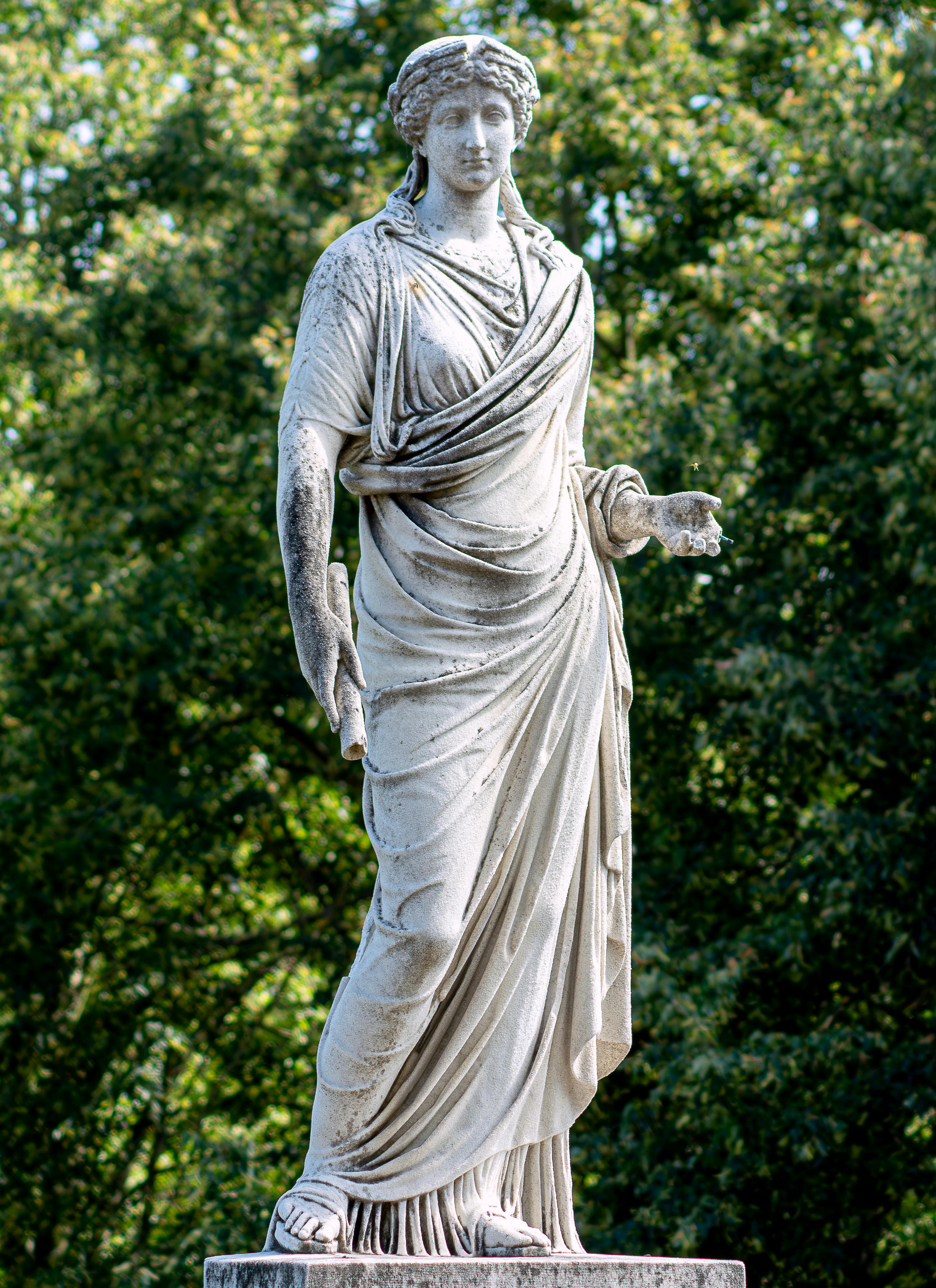 Classical Marble Statue in Sunlit Park · Free Stock Photo