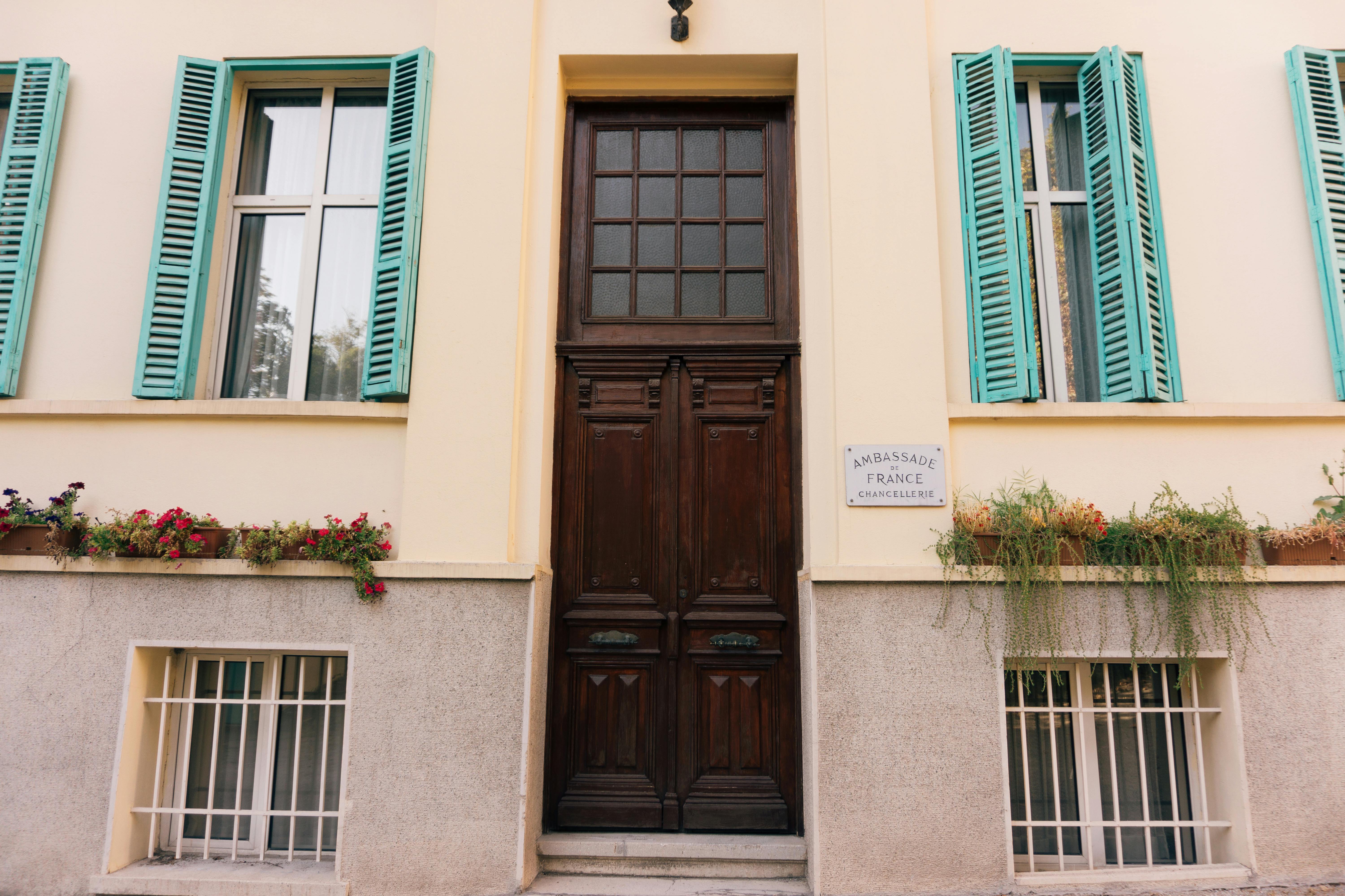 Charming Entrance of French Embassy Building · Free Stock Photo