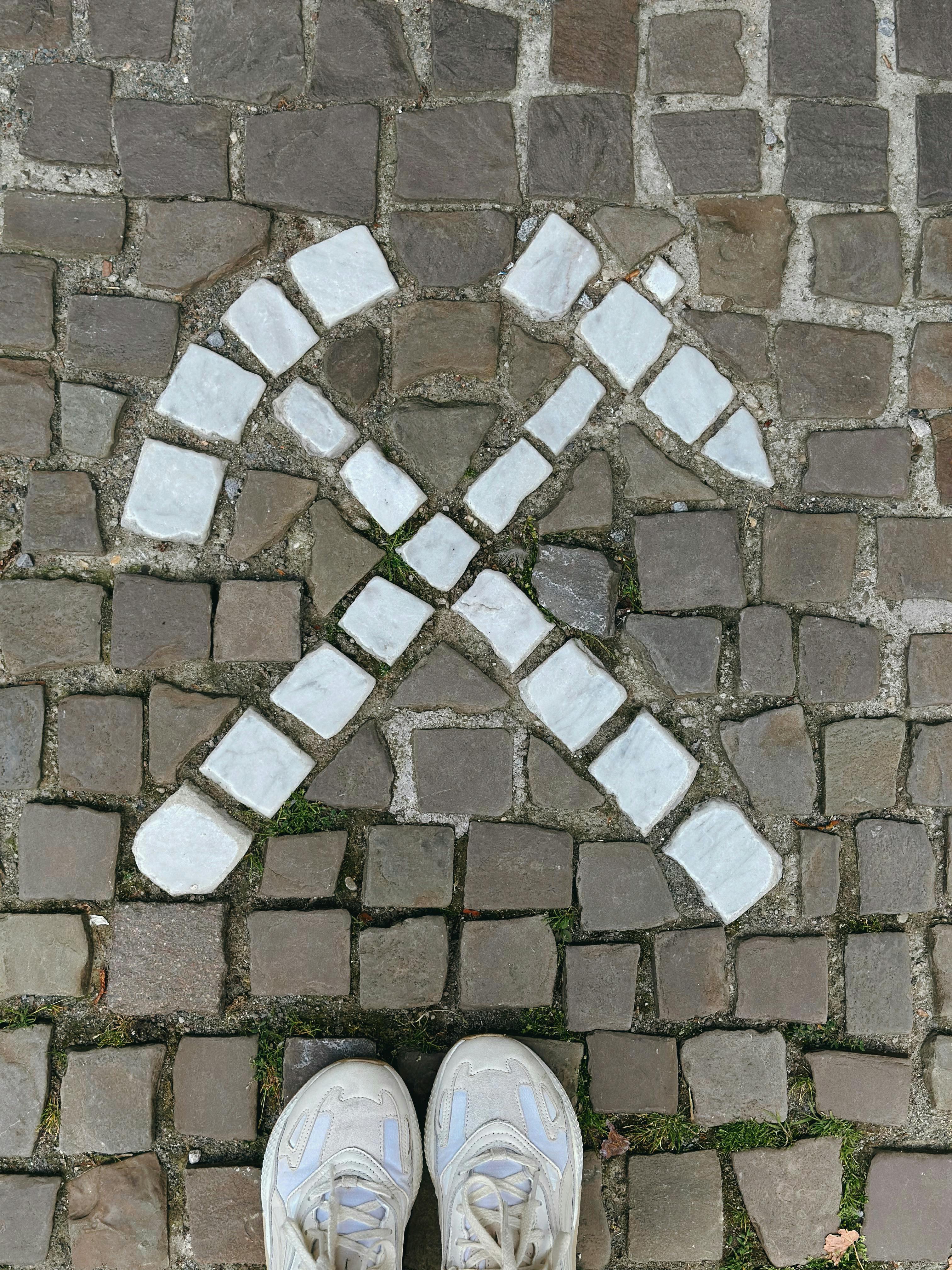 Cobblestone Path with White Stone Tools Design · Free Stock Photo