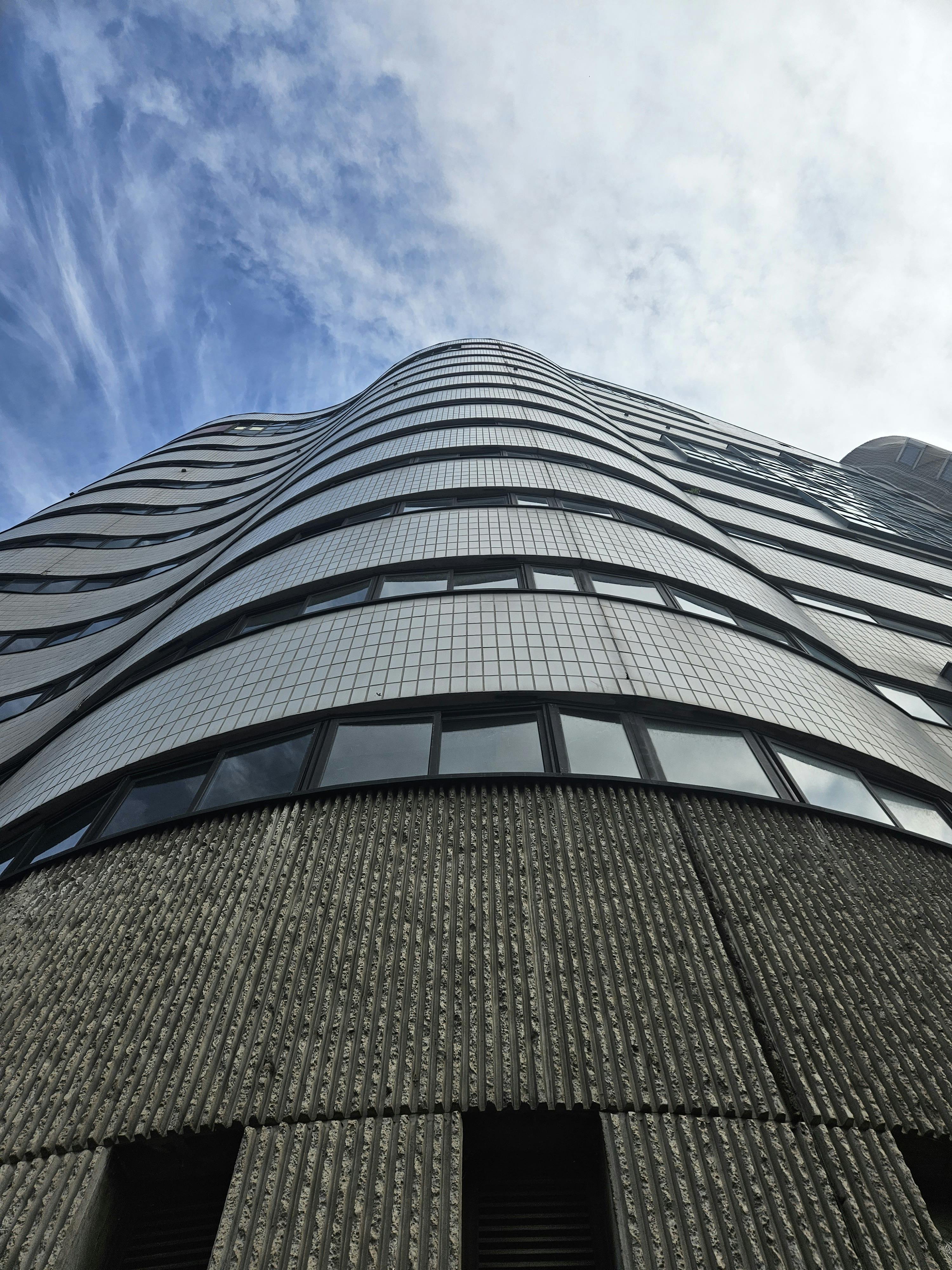 Dynamic Upward View of Modern Skyscraper · Free Stock Photo