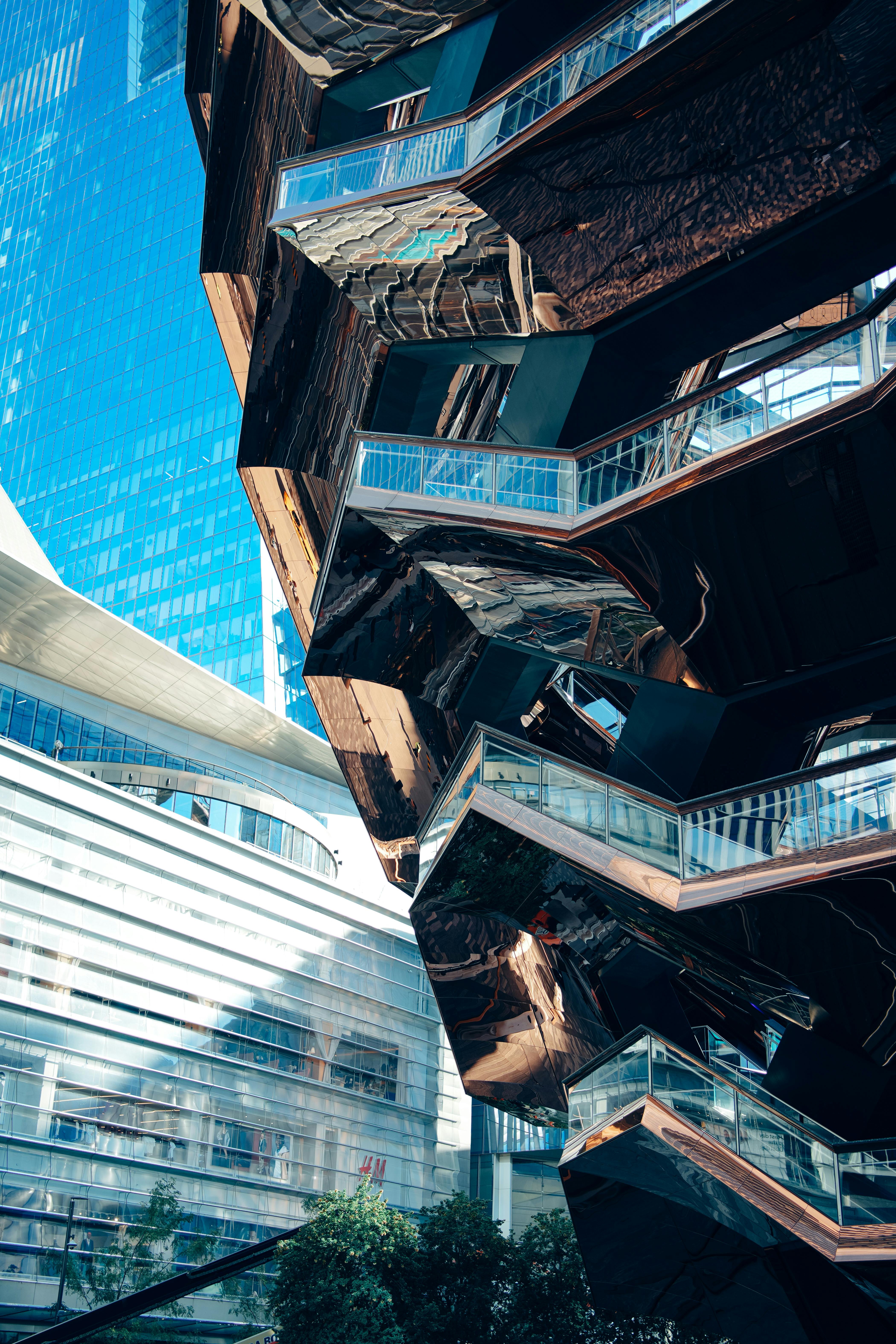 Diseño Arquitectónico Moderno De Un Hito Urbano · Foto de stock gratuita