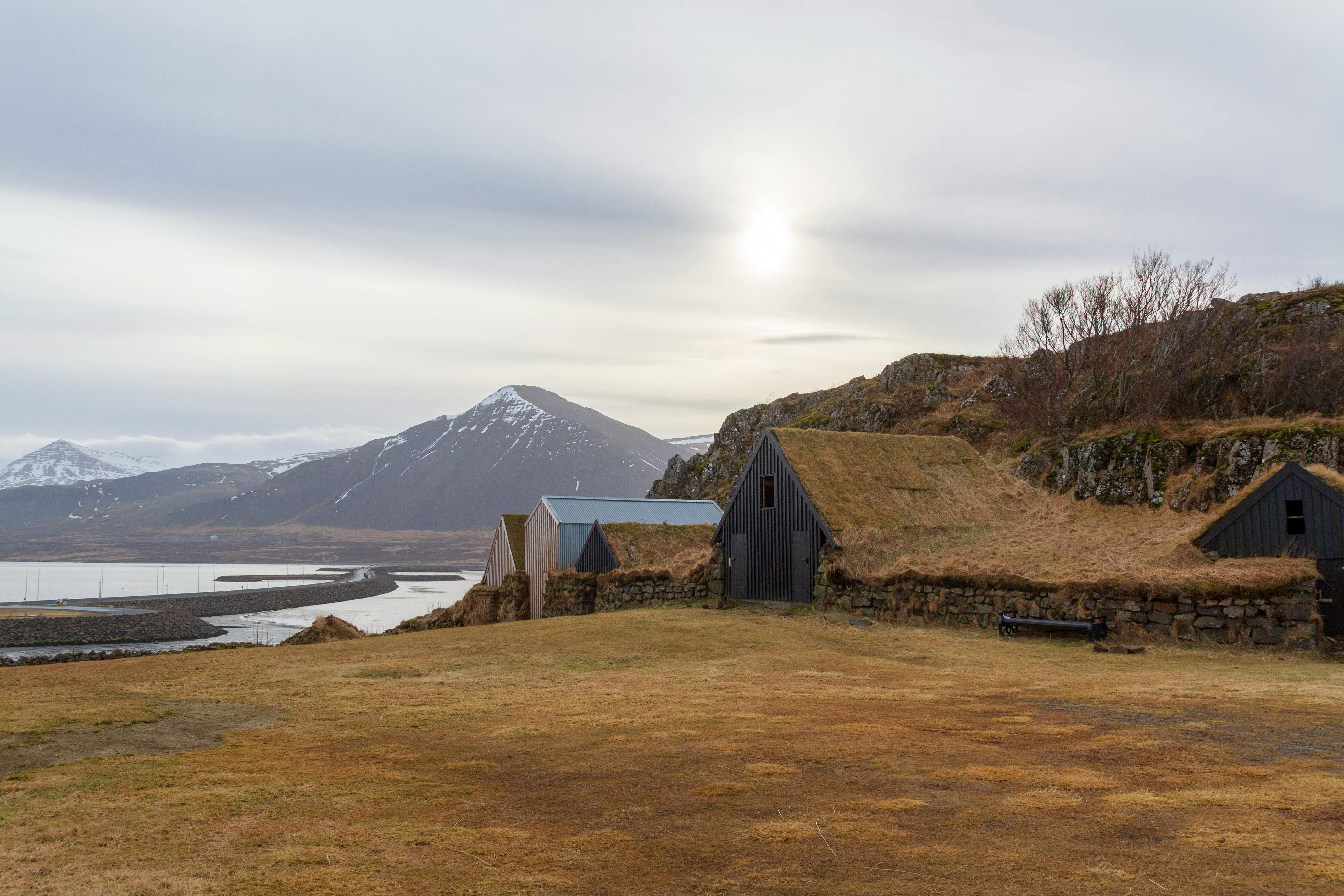 Gratis arkivbilde av arktis, bærekraftig arkitektur, dagtid, eng ...