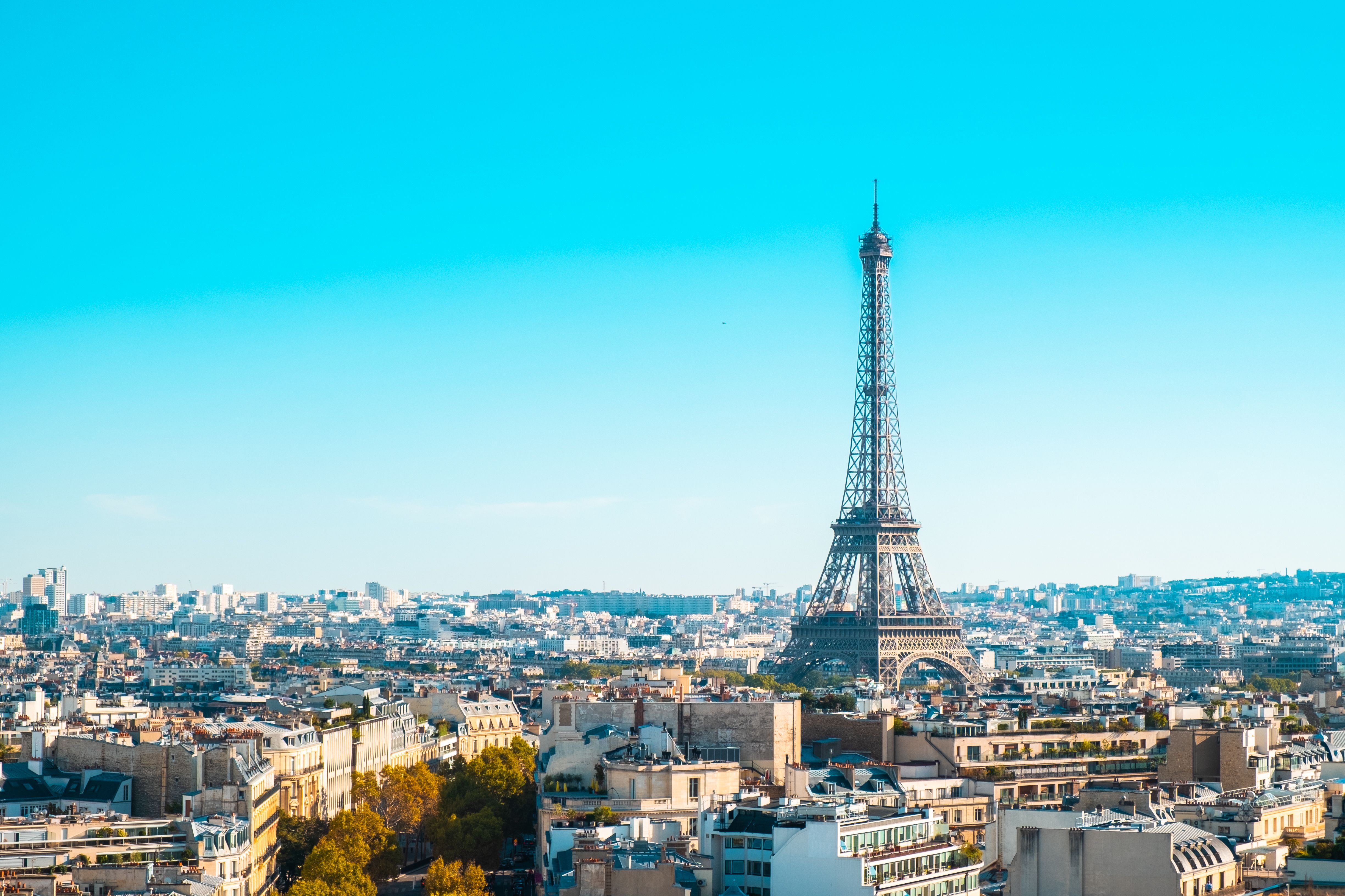 Vista Aérea De La Torre Eiffel En Un Día Soleado En París · Foto de ...
