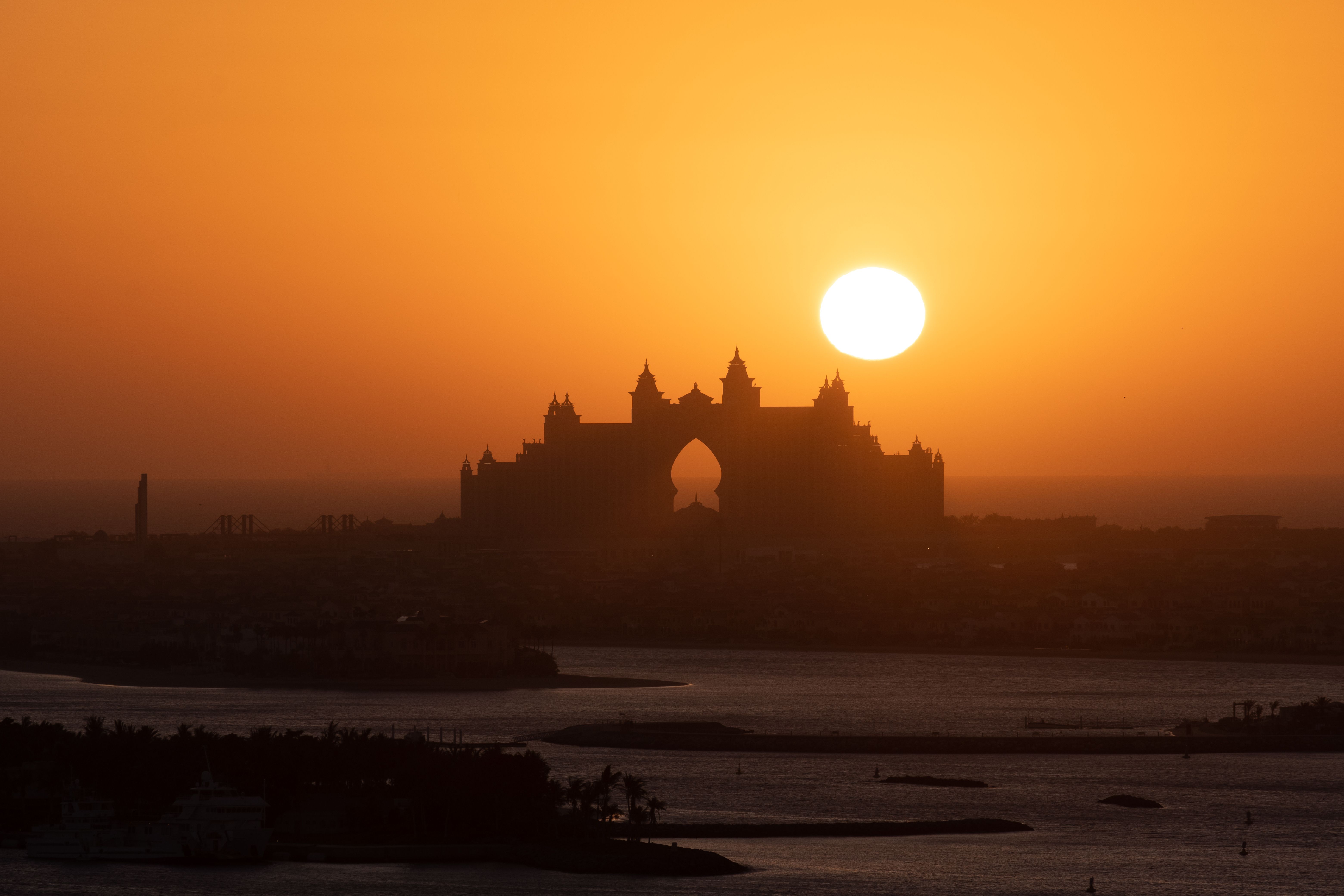 Stunning Sunset Over Atlantis The Palm in Dubai · Free Stock Photo