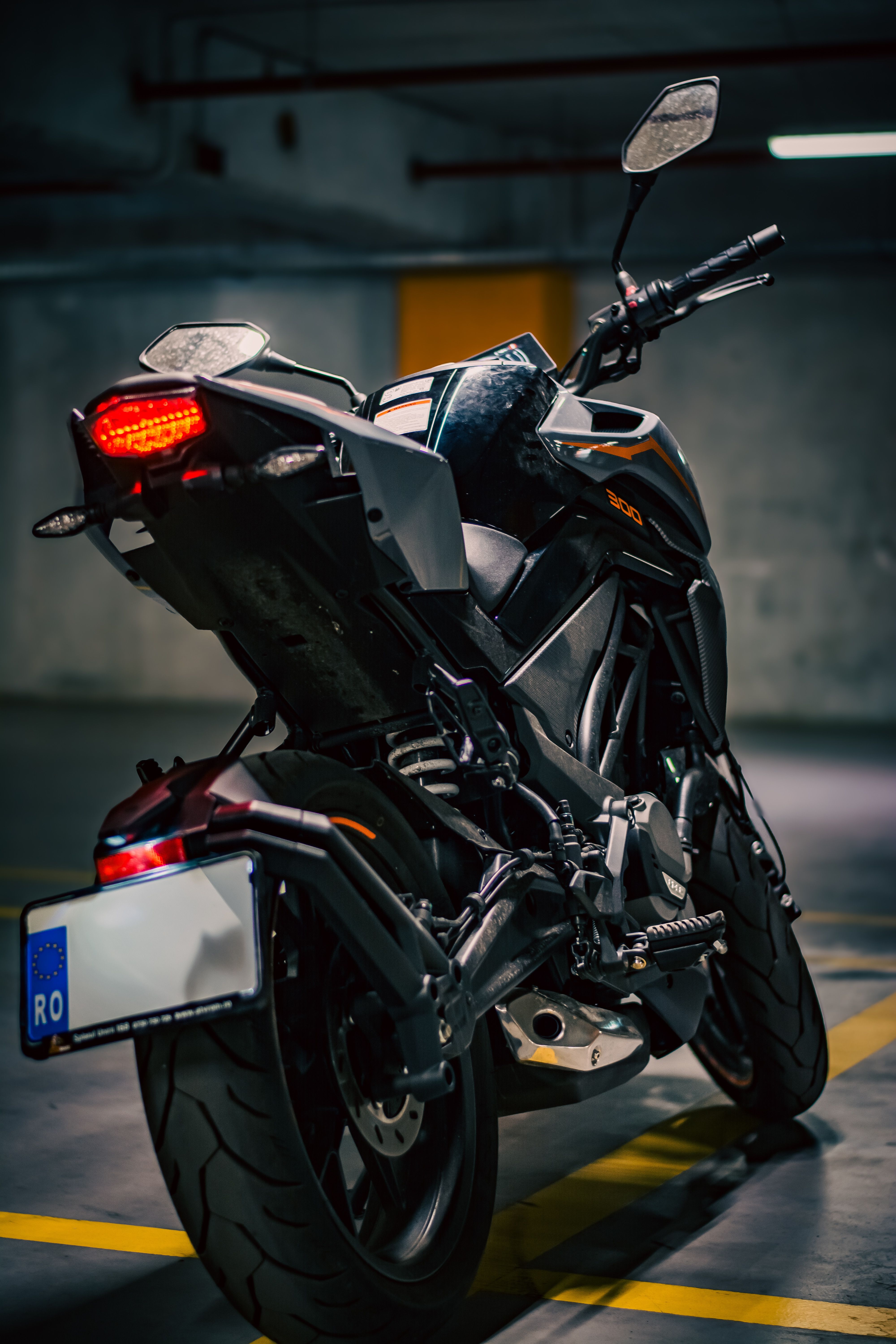 Sleek Black Motorcycle in Dimly Lit Garage · Free Stock Photo
