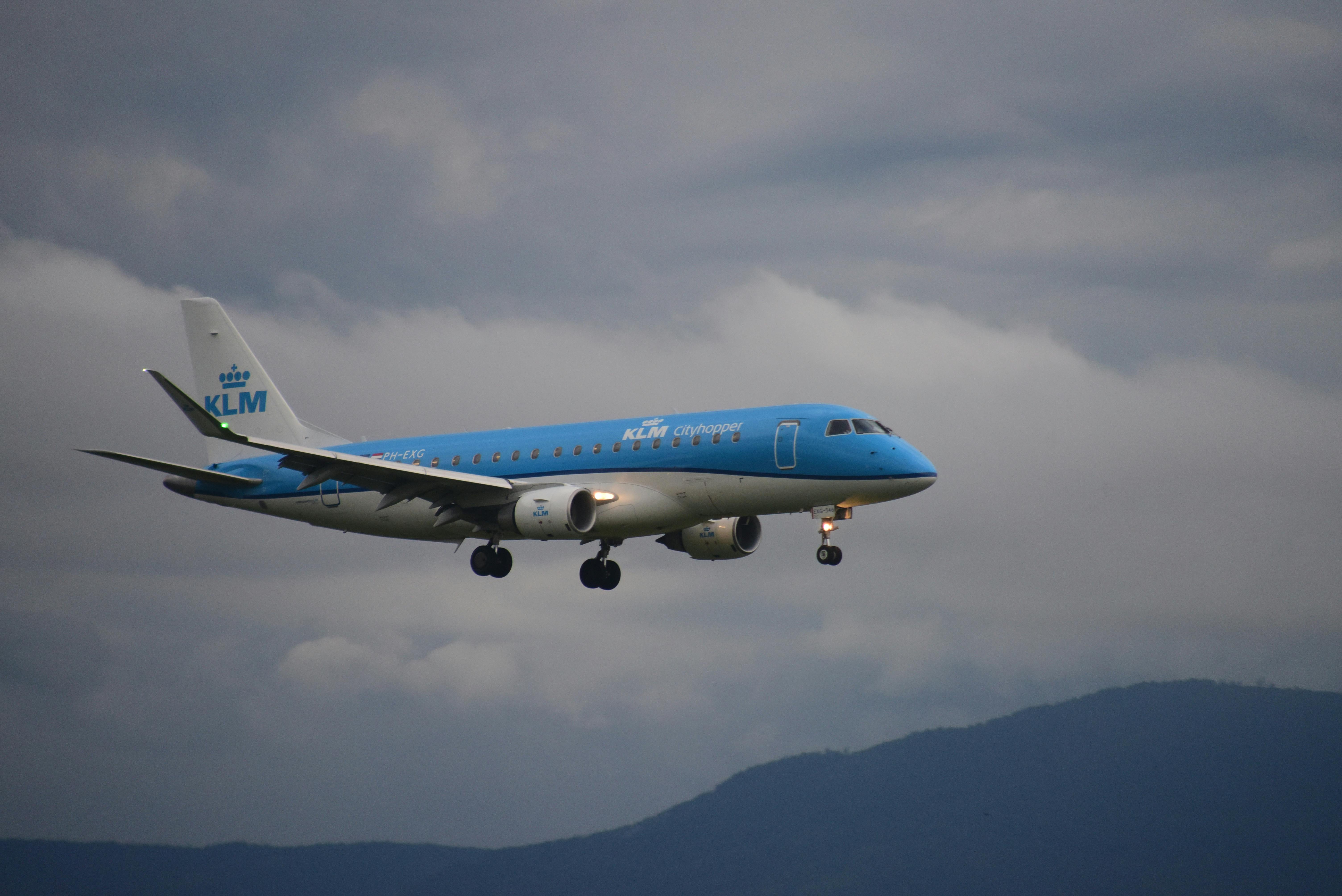 KLM Cityhopper Plane Landing in Geneva · Free Stock Photo