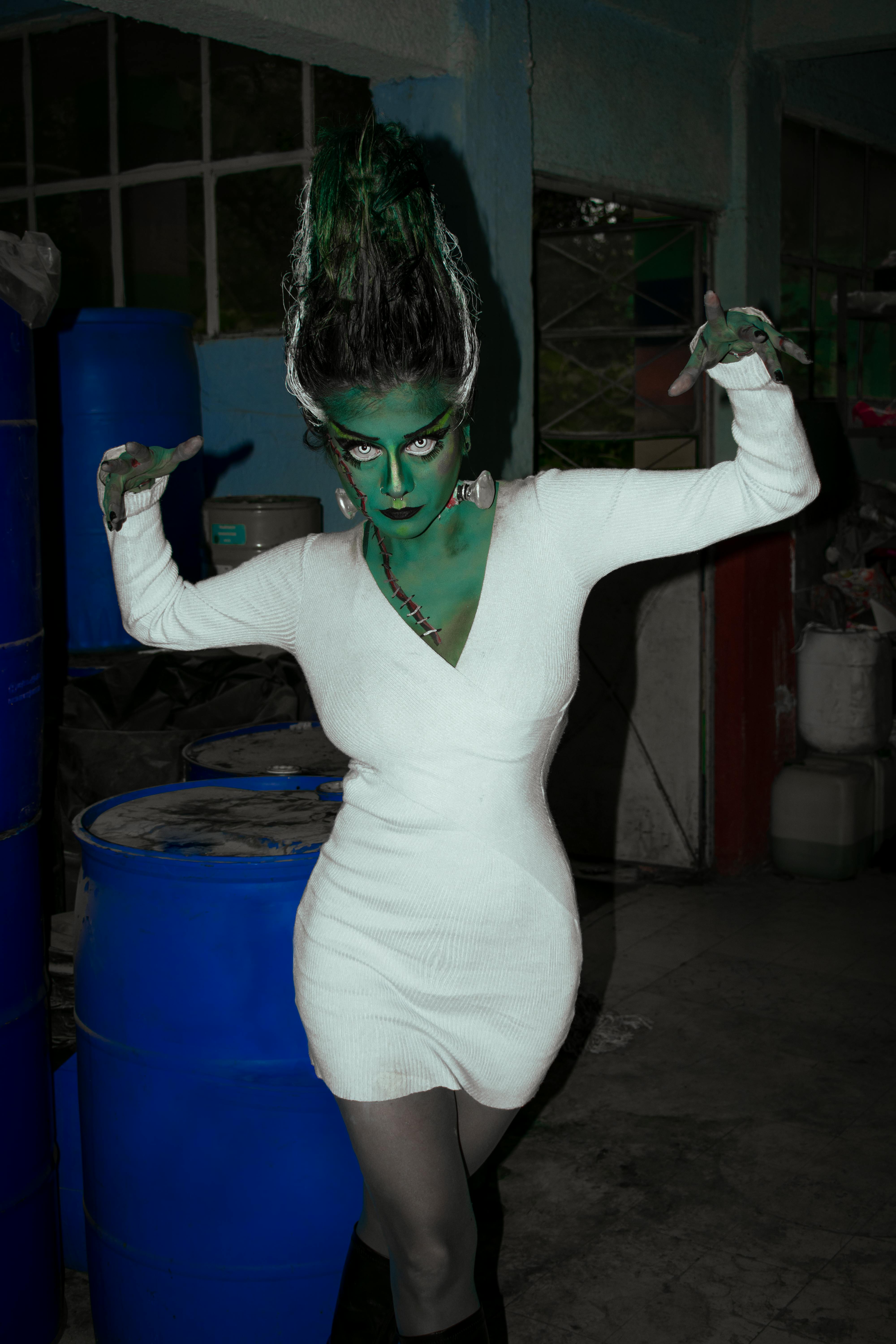 Green-skinned woman in costume posing dramatically · Free Stock Photo