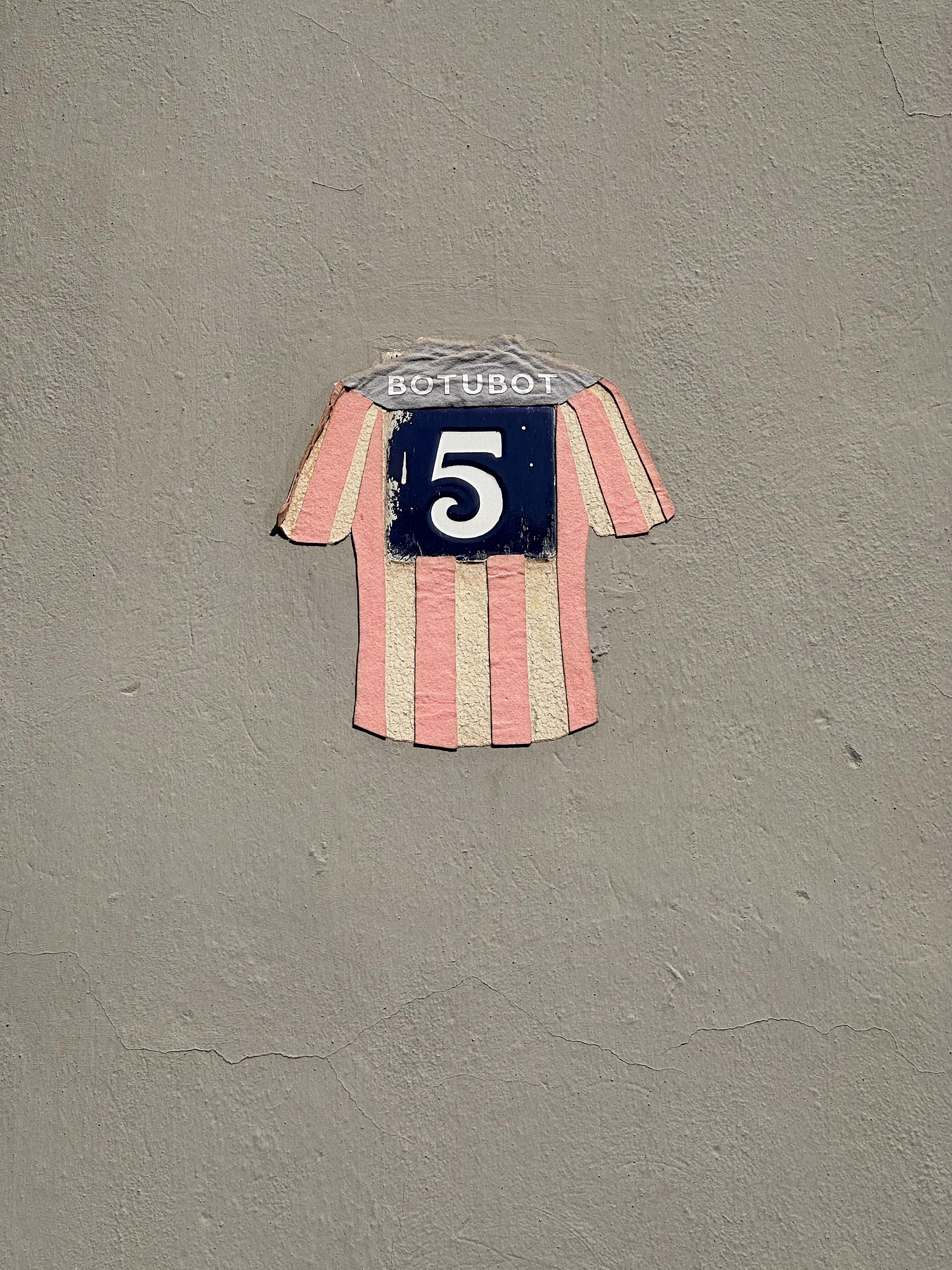 Vintage Wall Art of Striped Jersey with Number 5 · Free Stock Photo