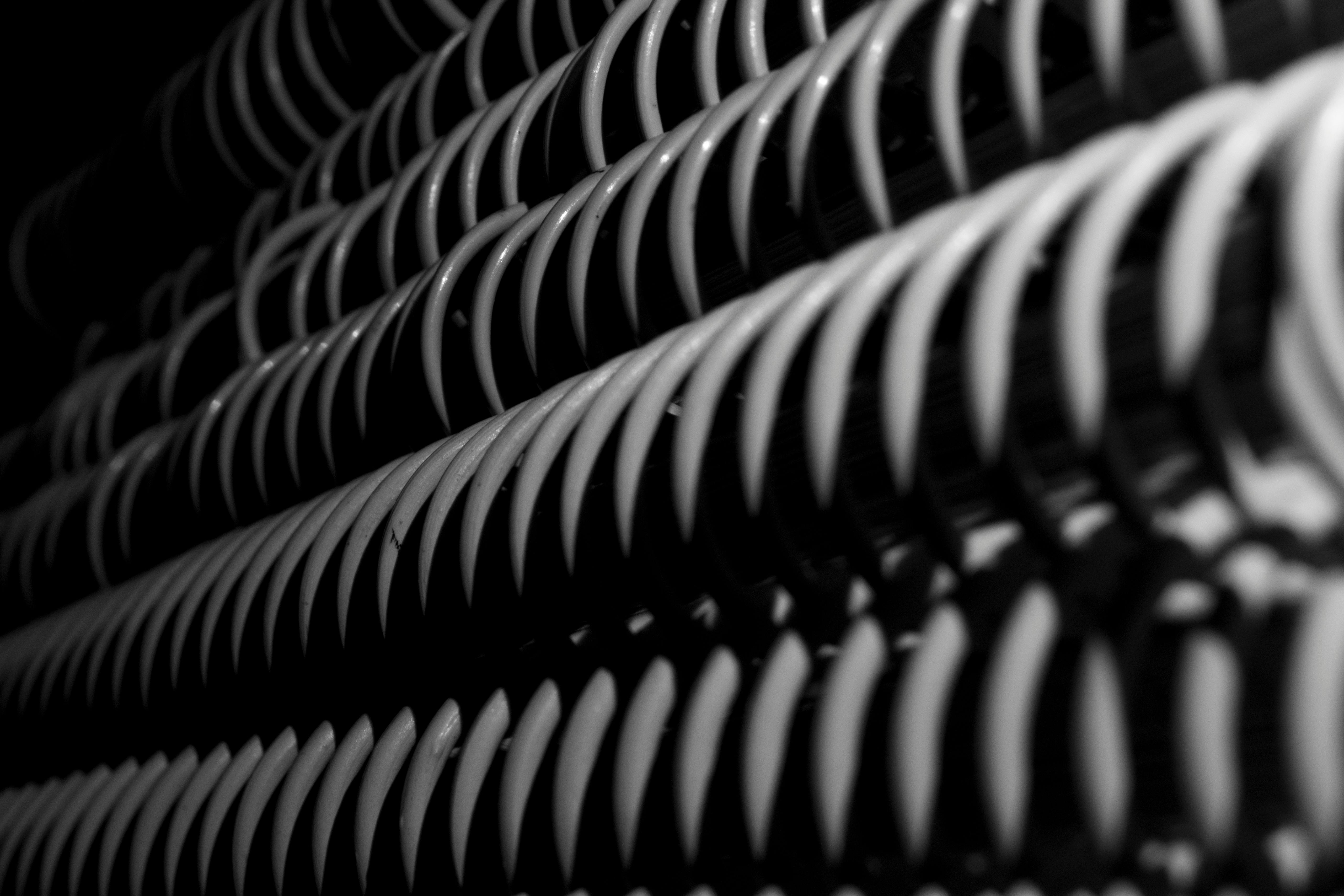 Abstract Black and White Close-Up of Coiled Patterns · Free Stock Photo