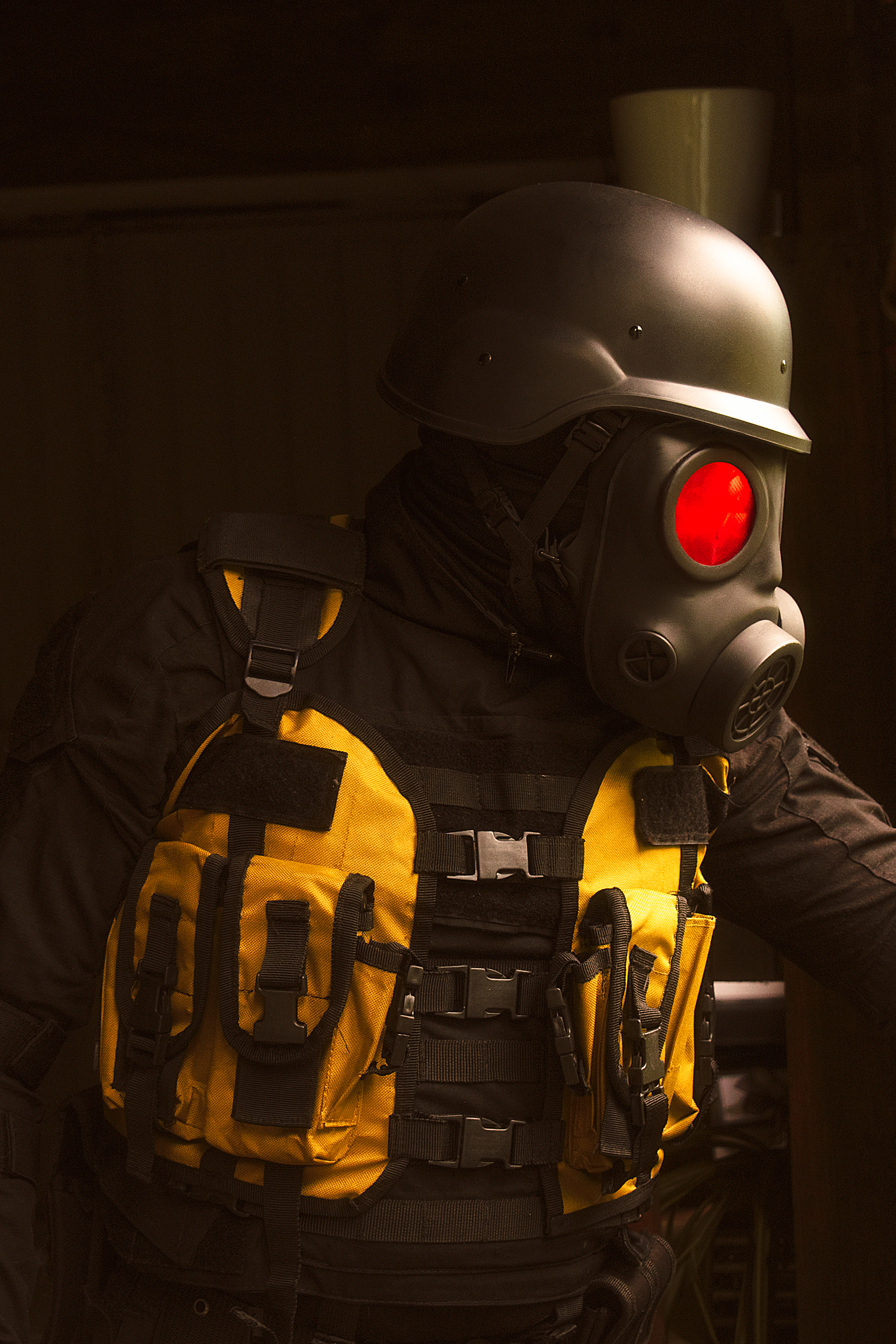 Man in Tactical Gear with Gas Mask and Red Lens · Free Stock Photo