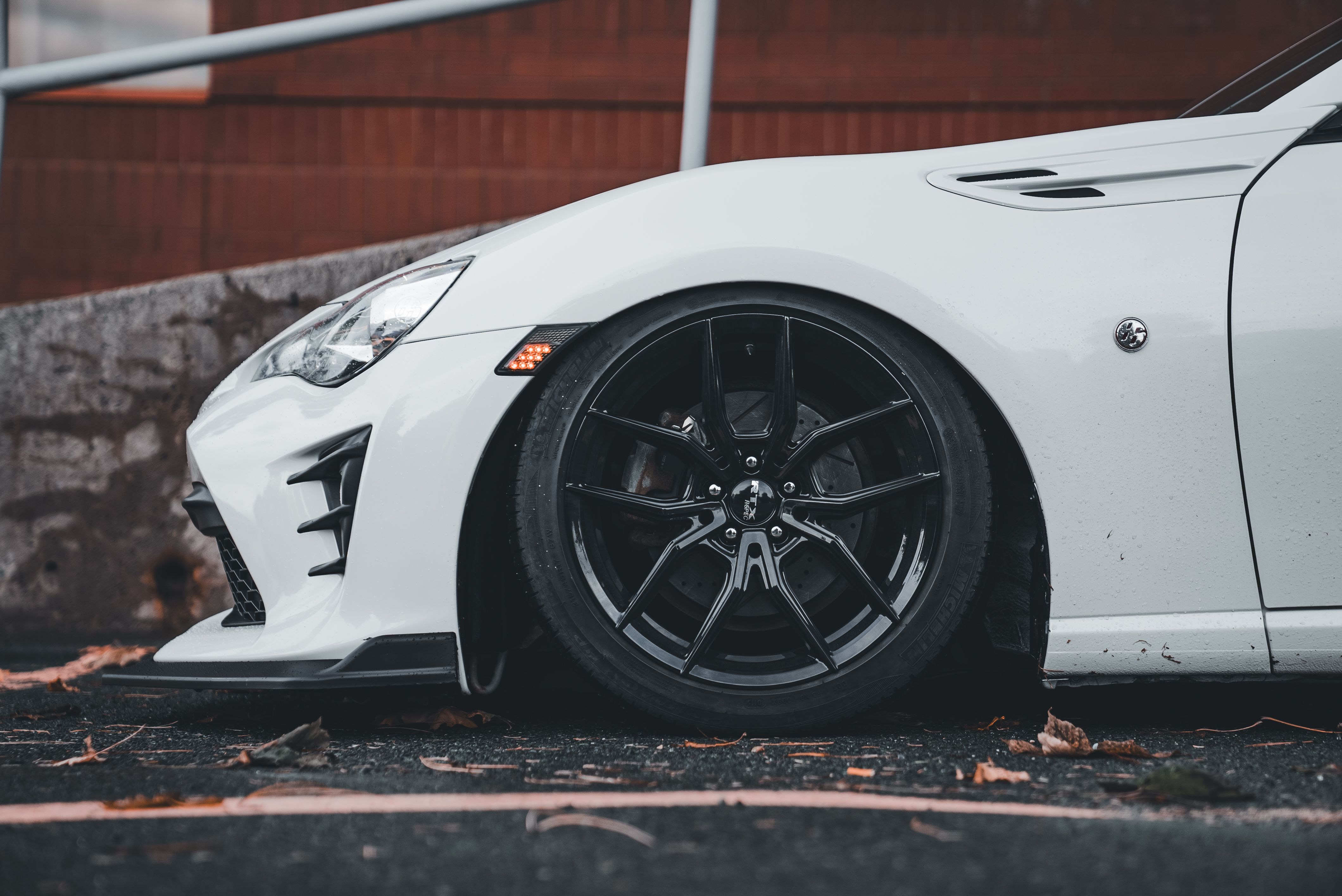 Close-Up of Stylish Sports Car Wheel · Free Stock Photo