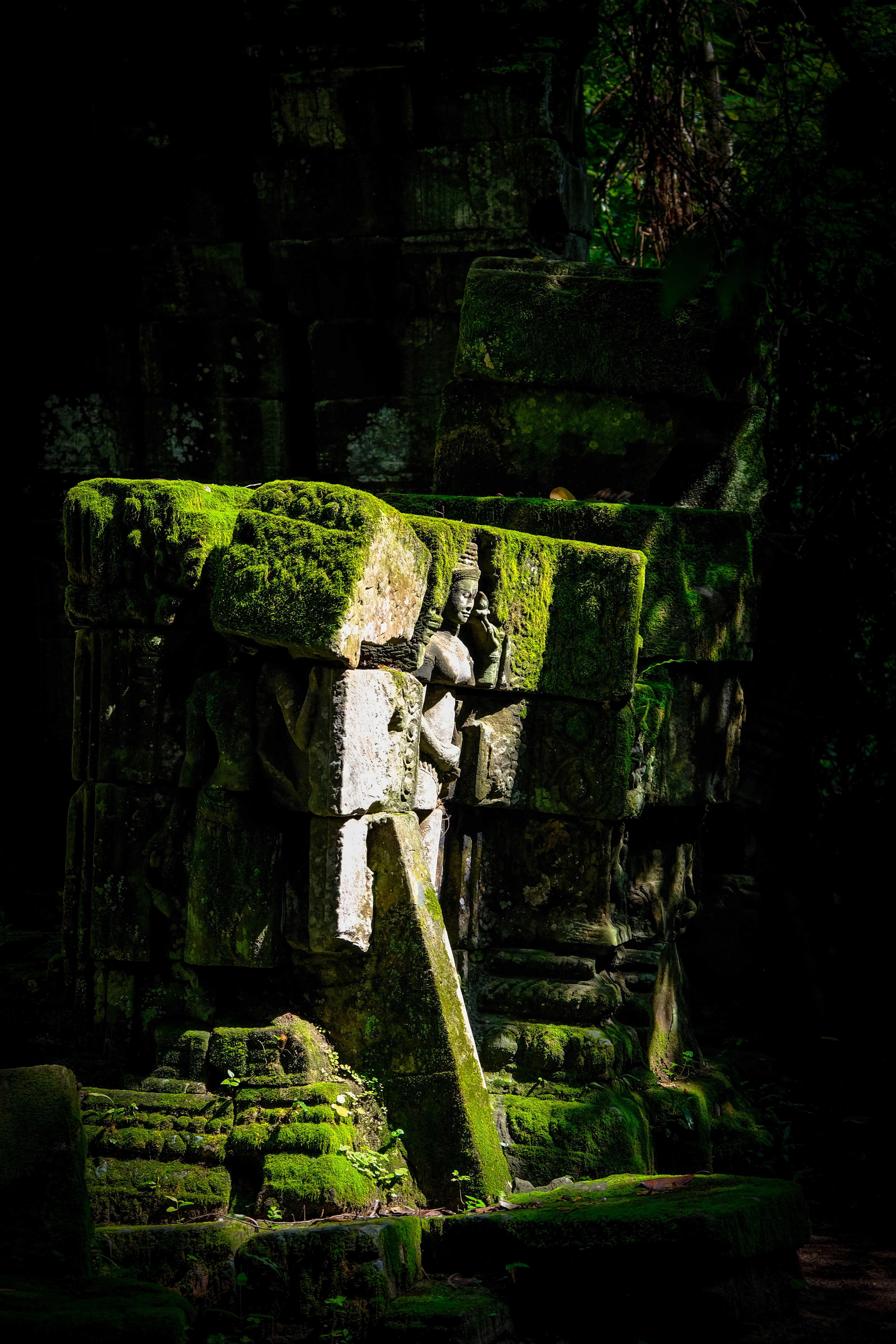 Ancient Moss-Covered Stone Ruins in Siem Reap · Free Stock Photo