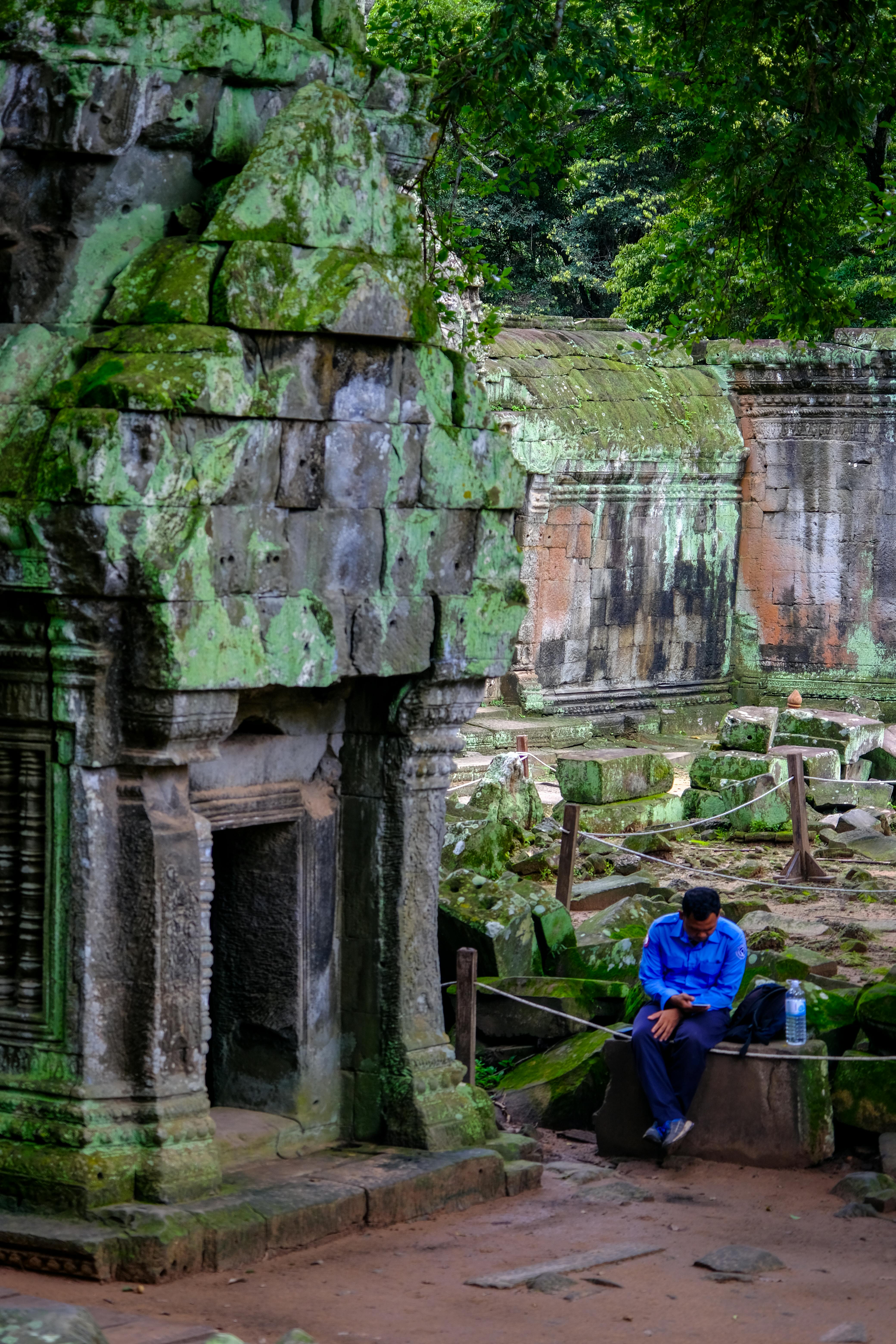People by Lake Near Angkor Wat in Cambodia · Free Stock Photo