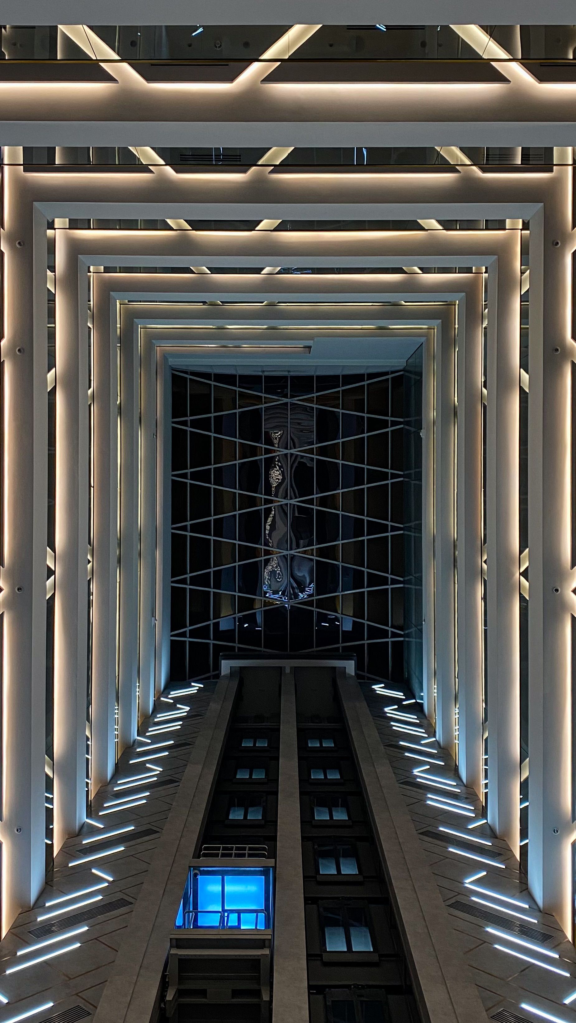 Estructuras Verticales Simétricas En Edificios Modernos · Foto de stock ...