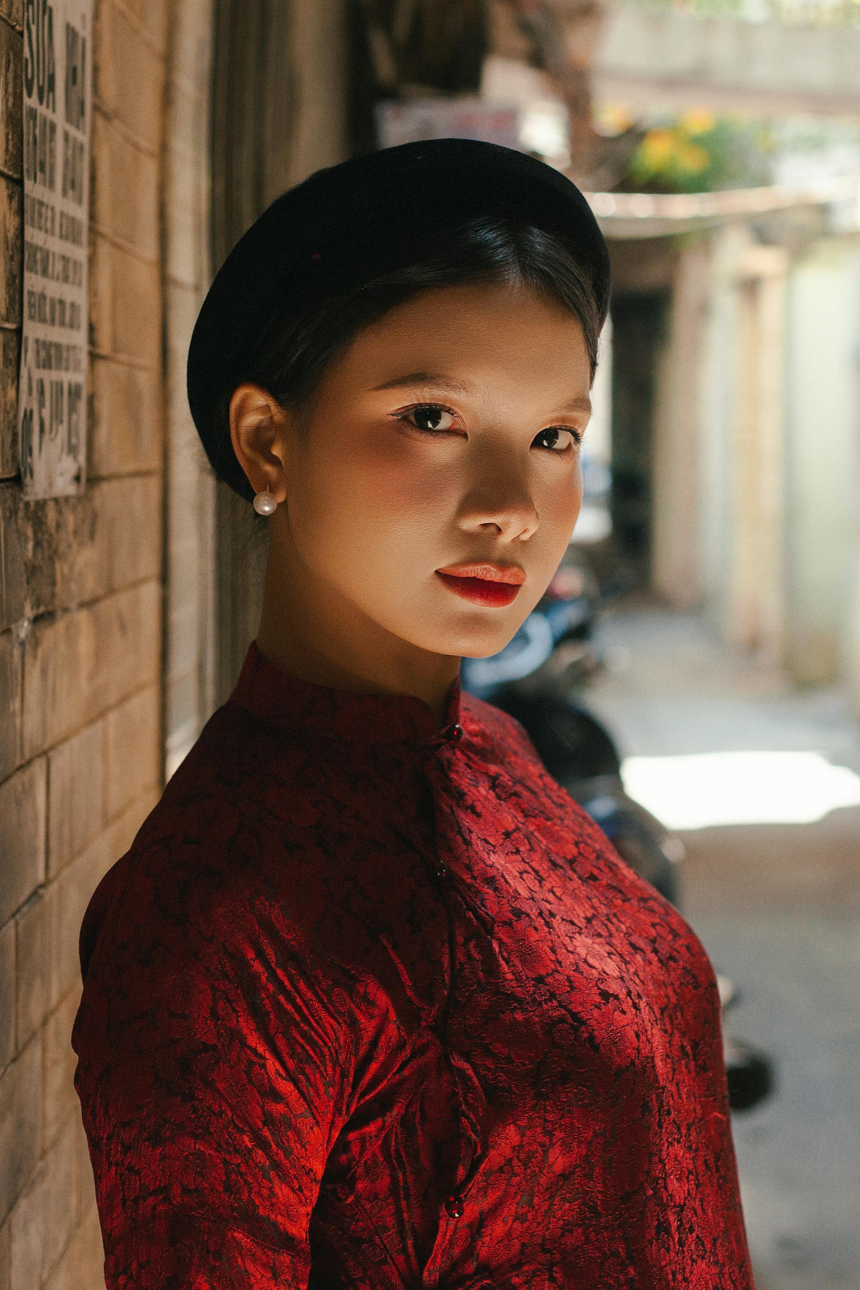 Young Woman in Traditional Vietnamese Attire · Free Stock Photo