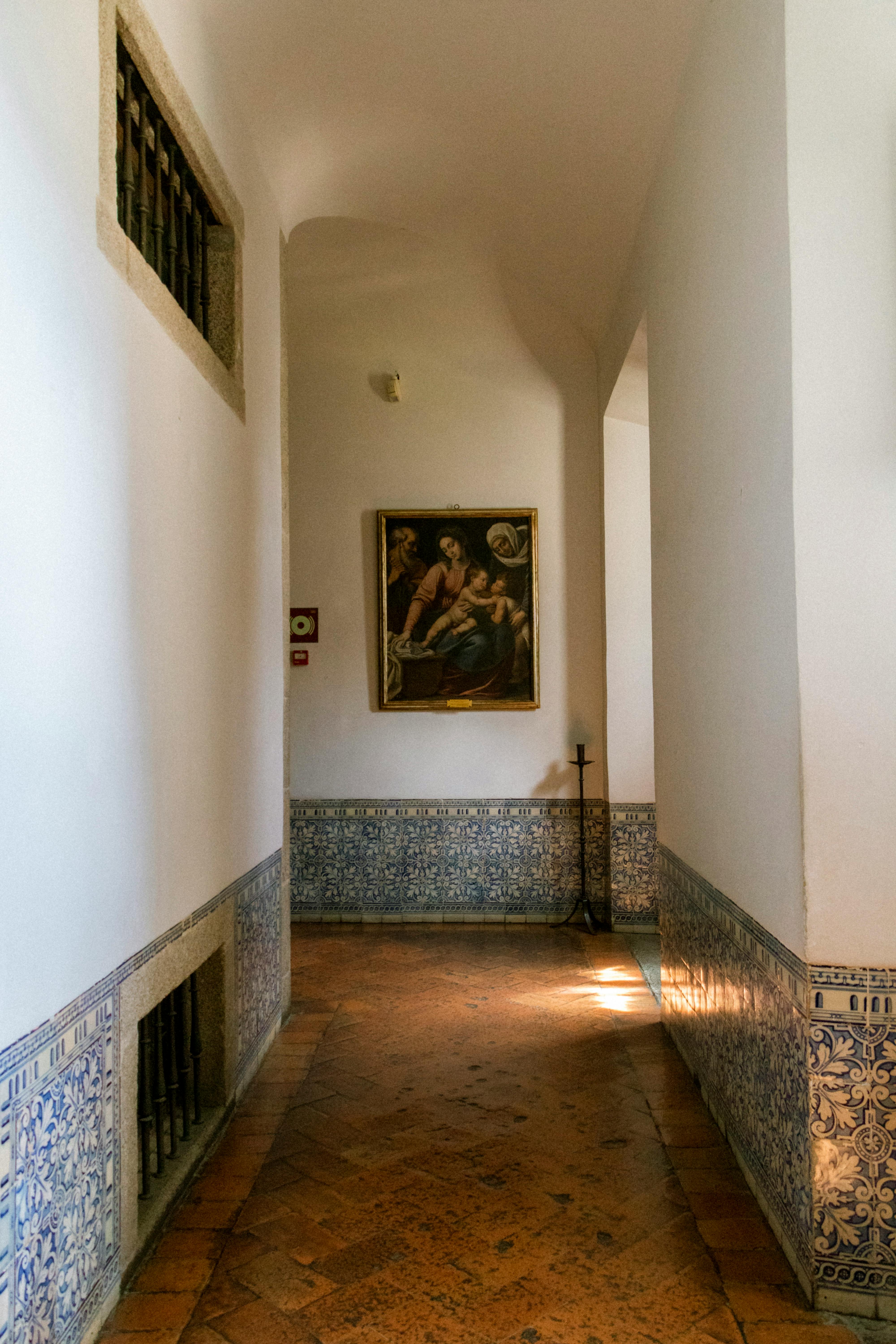 Pasillo Del Palacio De El Escorial Con Azulejos Artísticos · Foto de ...