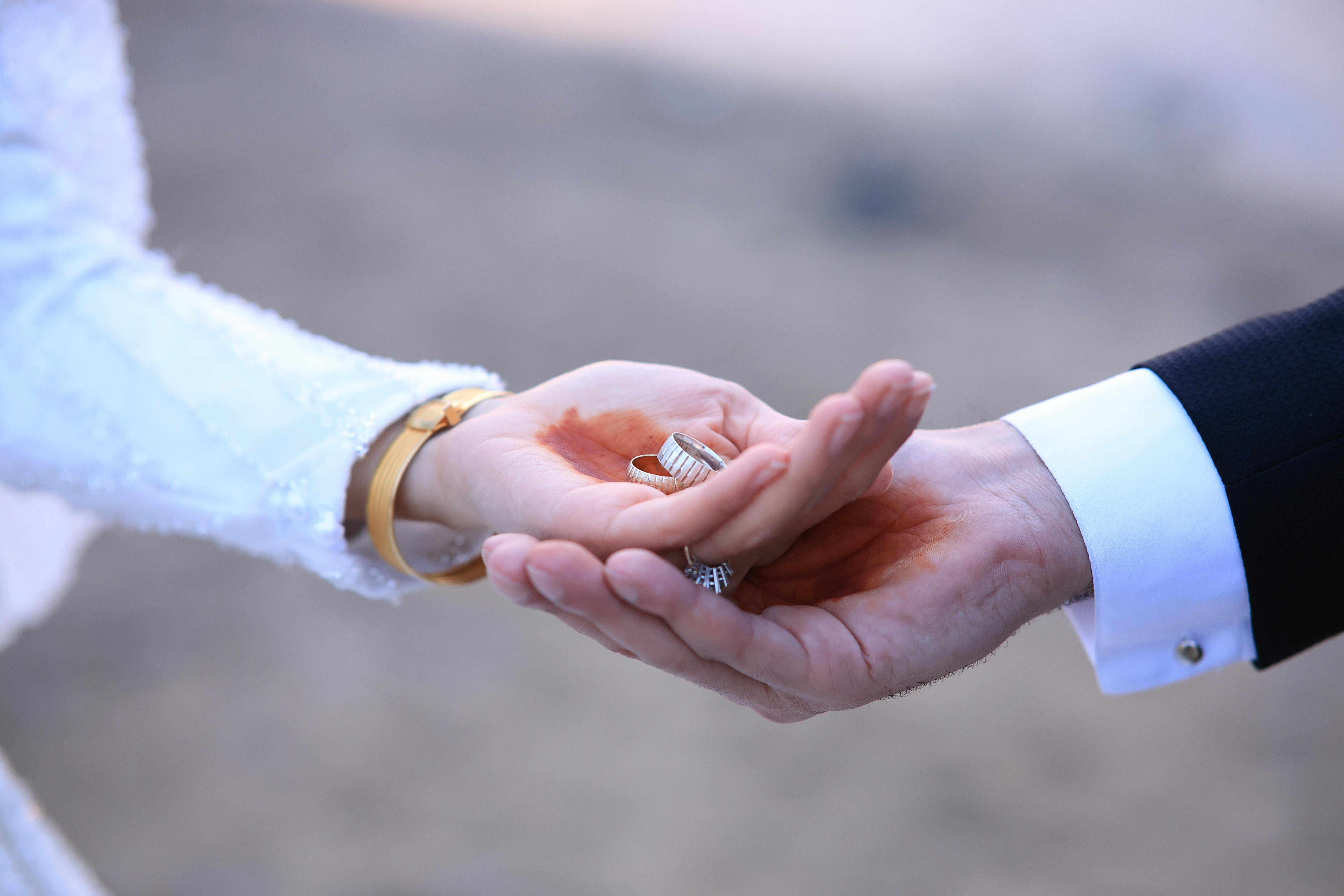 Close-up shot of wedding ring exchange ceremony · Free Stock Photo