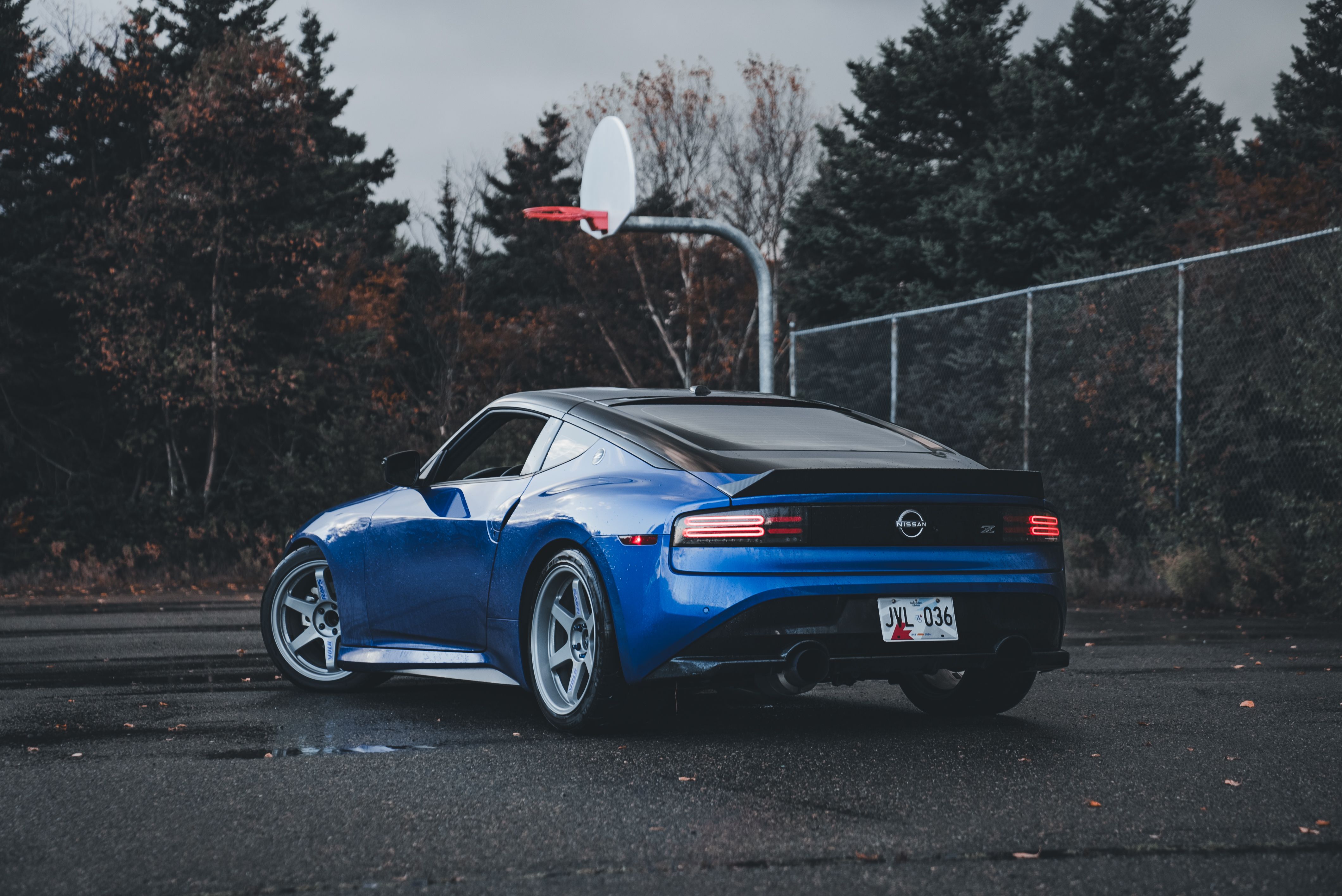Sleek Blue Sports Car in Outdoor Setting · Free Stock Photo