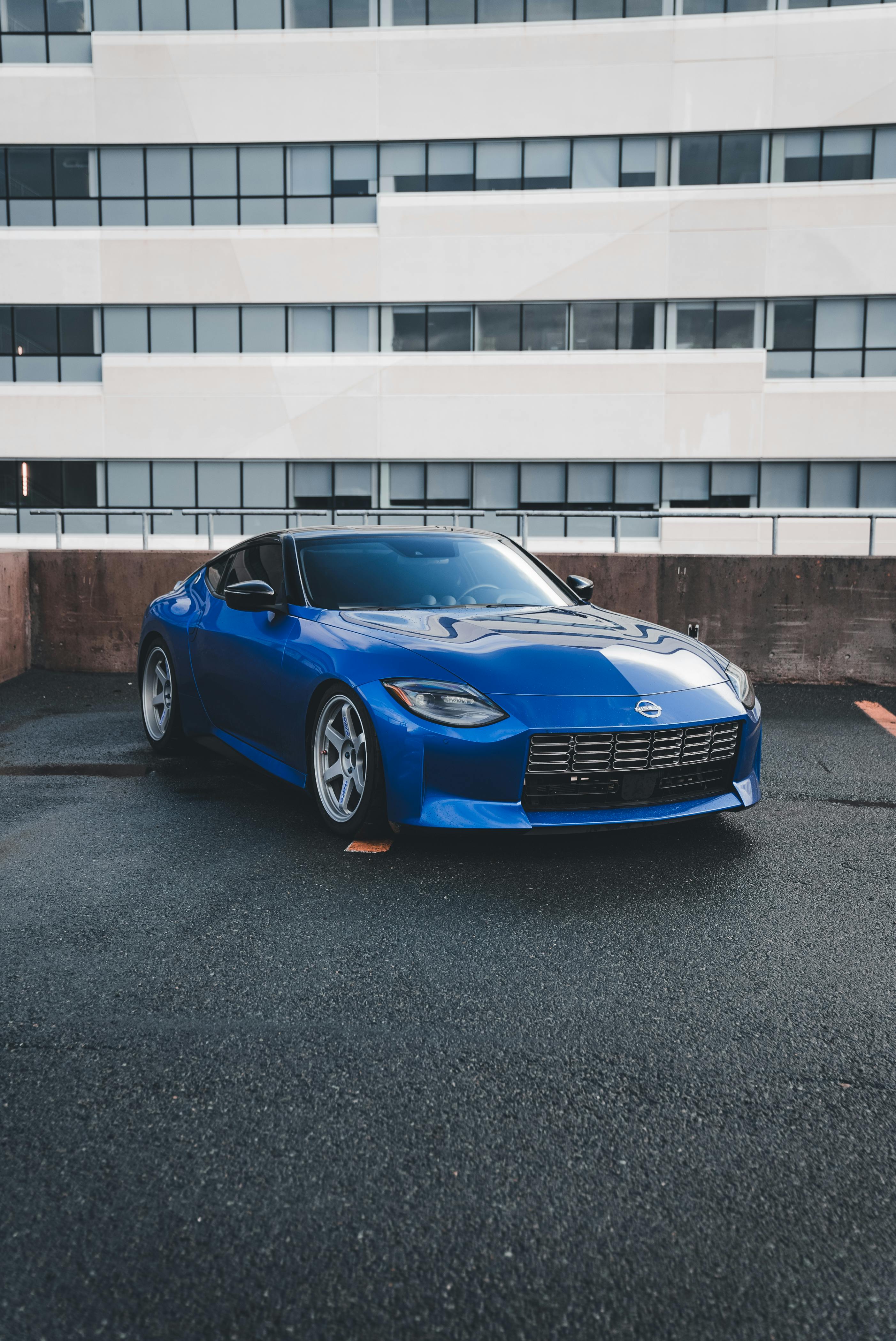 Carro Esportivo Azul Elegante Em Ambiente Urbano · Foto profissional ...