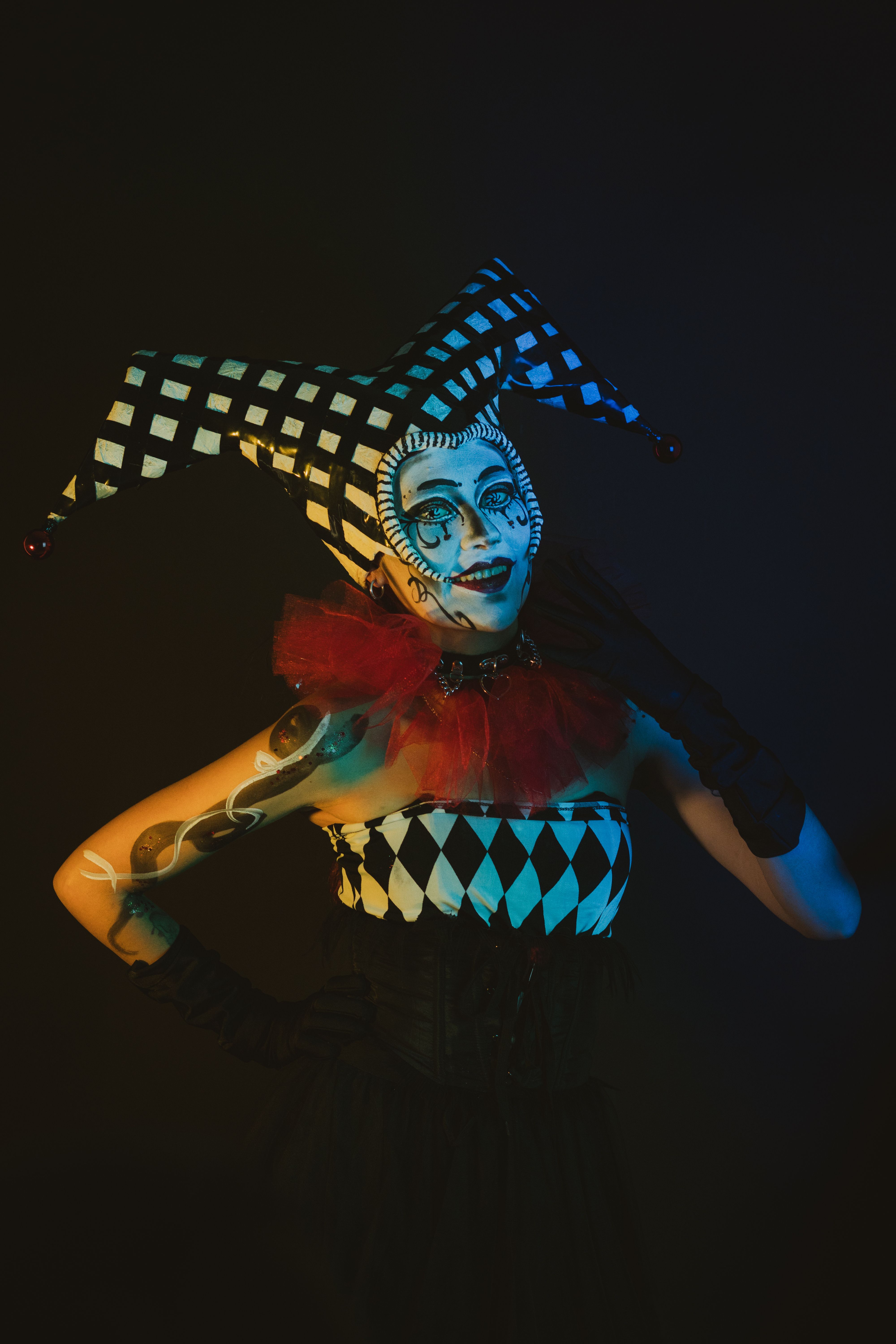 Retrato De Arlequín Con Traje Y Una Iluminación Espectacular · Foto de ...